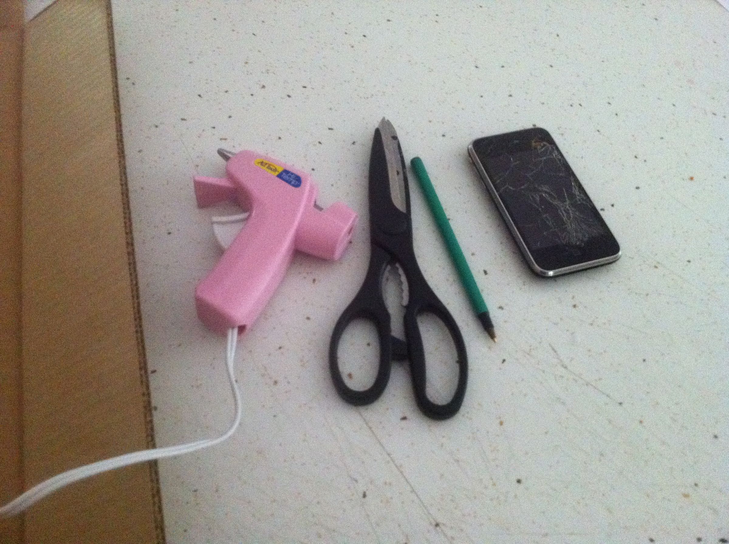 DIY Cardboard Phone Holder : 8 Steps - Instructables