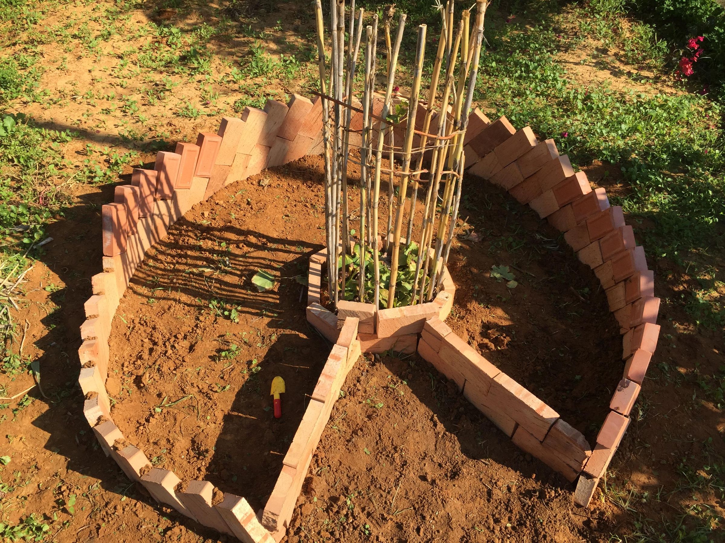 Keyhole Garden : 12 Steps (with Pictures) - Instructables