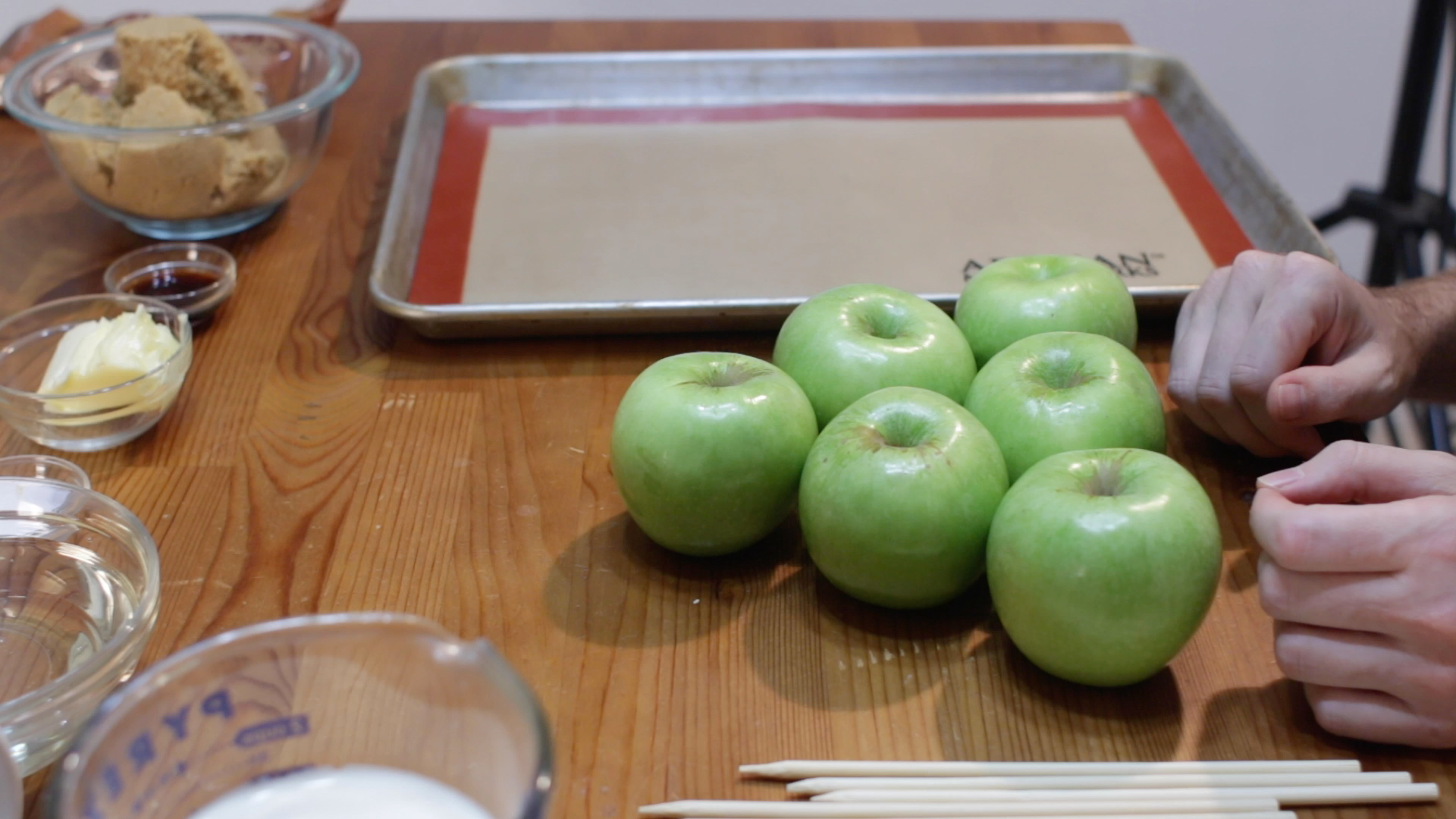 Easy Homemade Caramel Apples : 8 Steps (with Pictures) - Instructables
