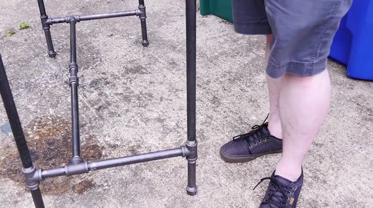 Iron Pipe Standing Desk : 5 Steps (with Pictures) - Instructables
