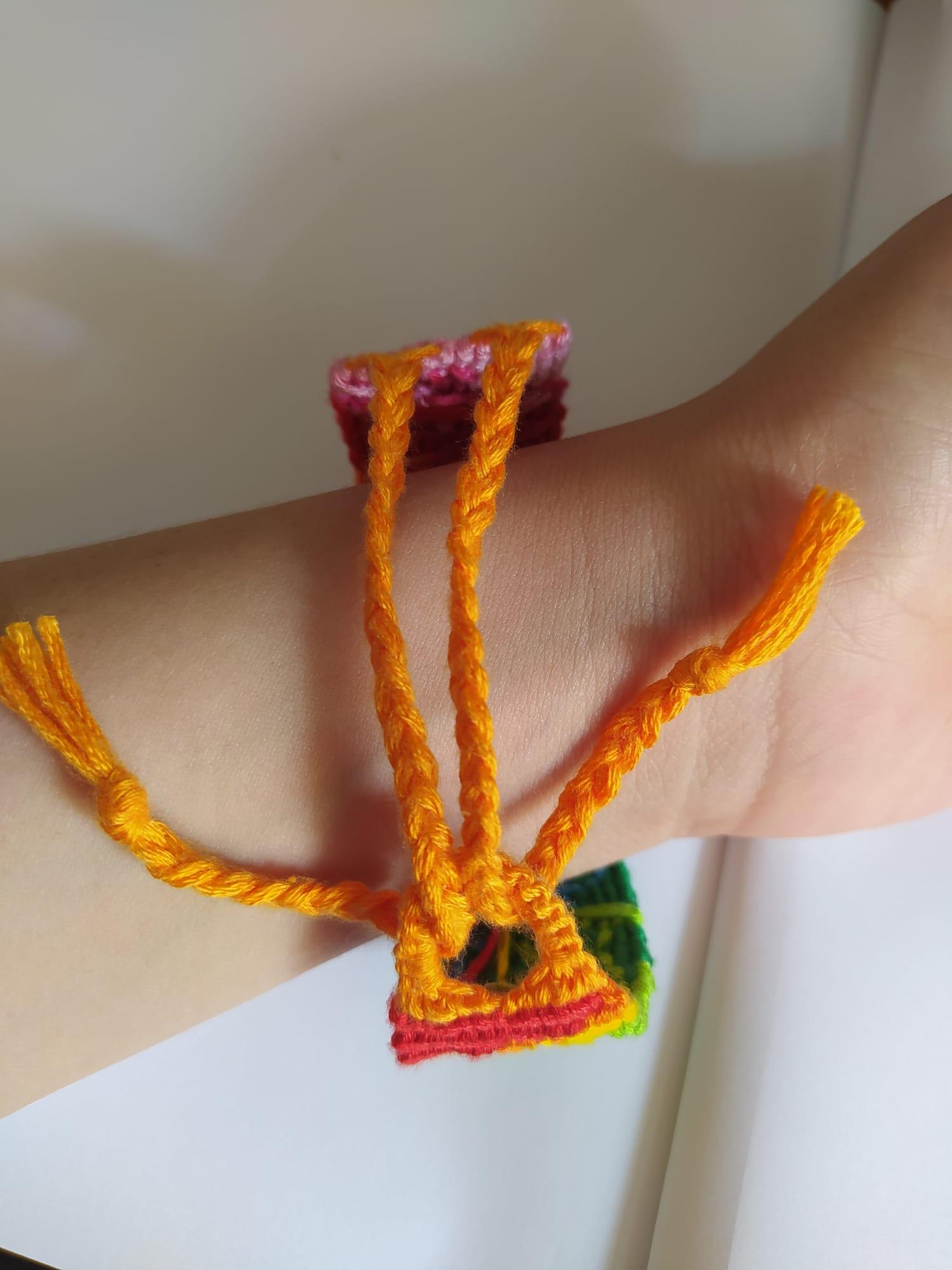 Alpha Pattern Macrame Bracelet: Spiral Tie Dye : 18 Steps (with ...