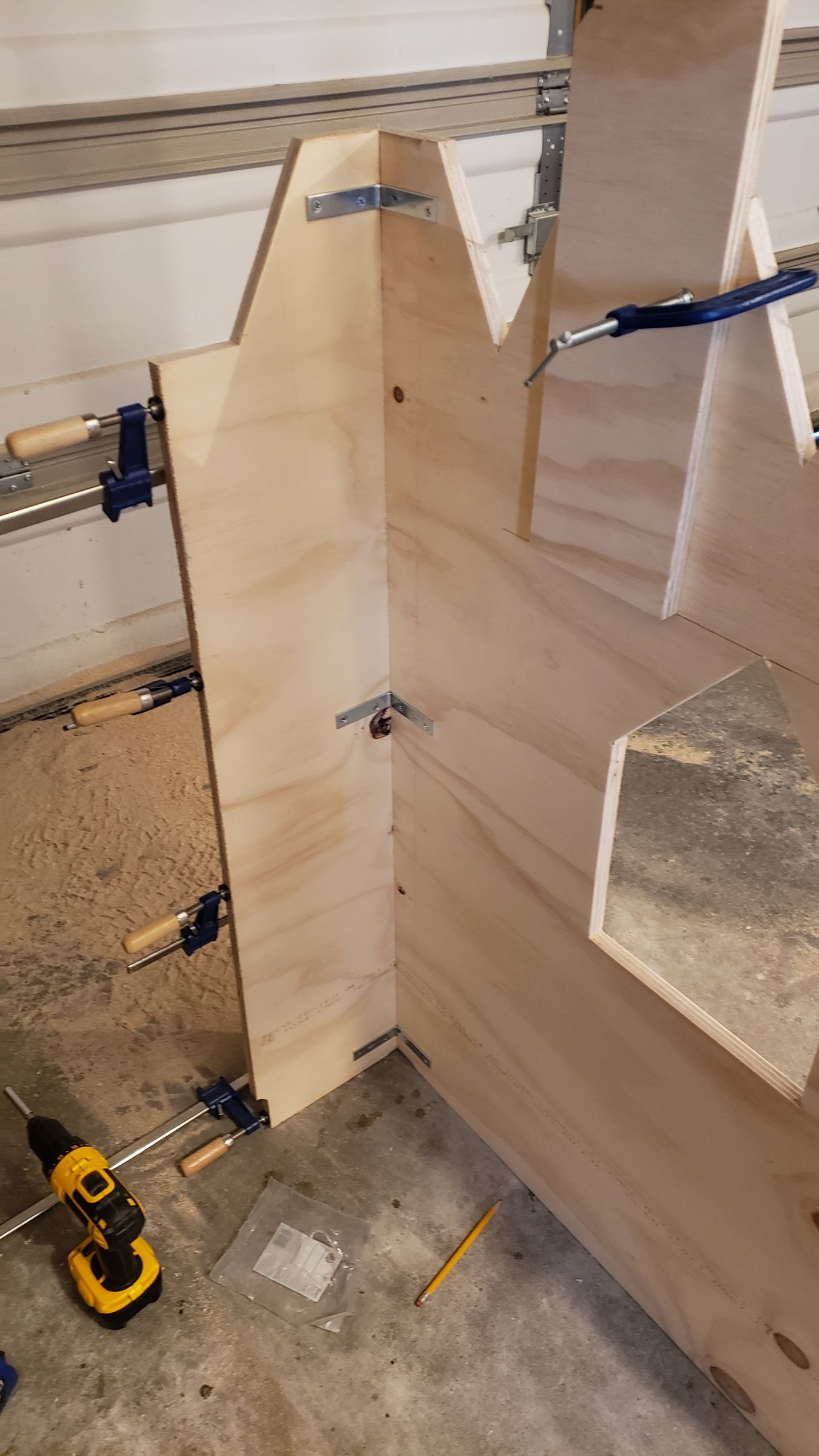 Under-the-Stairs Elsa Ice Castle : 13 Steps (with Pictures) - Instructables