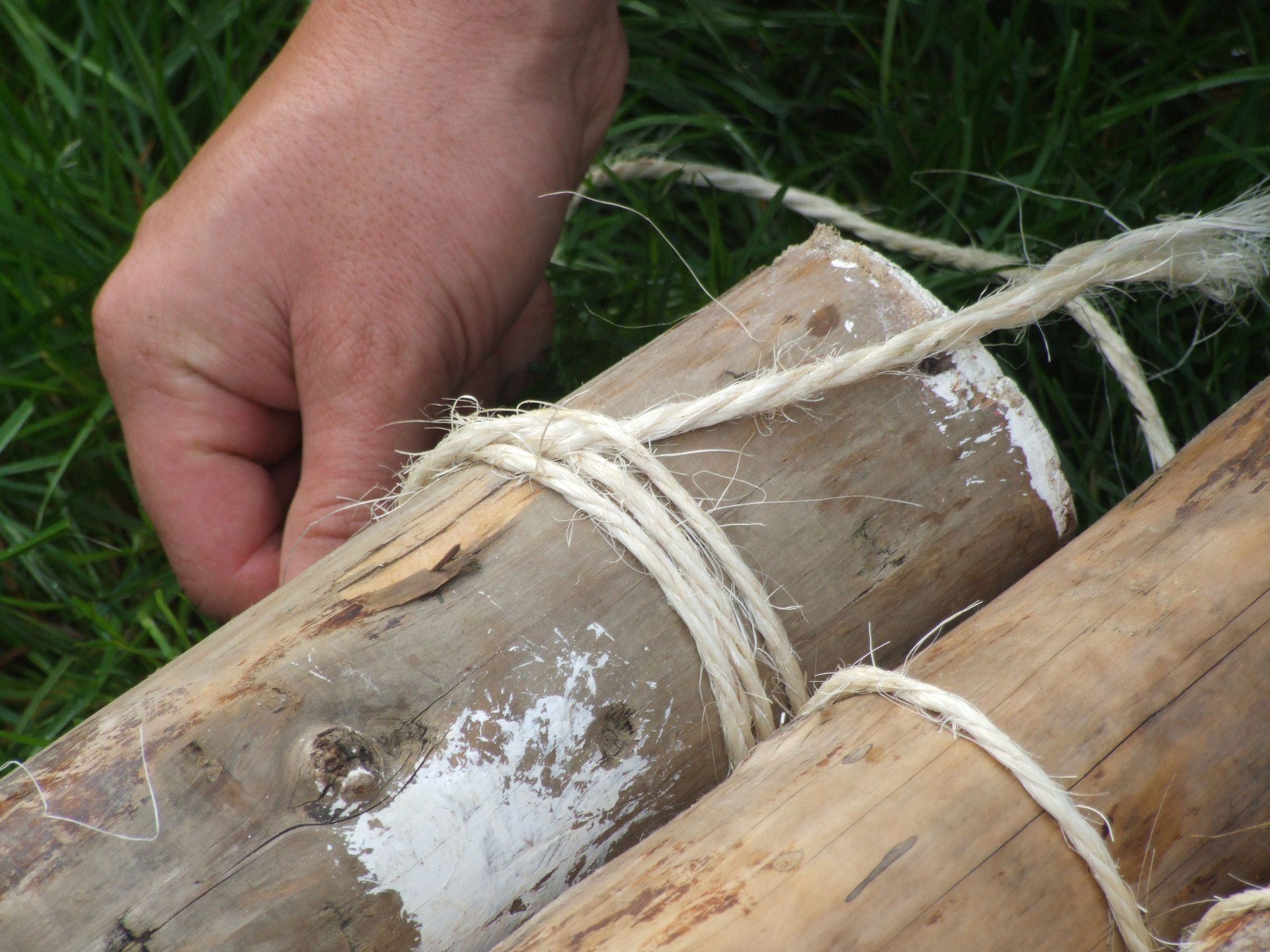 Figure of 8 Lashing (Tripod Lashing) : 6 Steps - Instructables