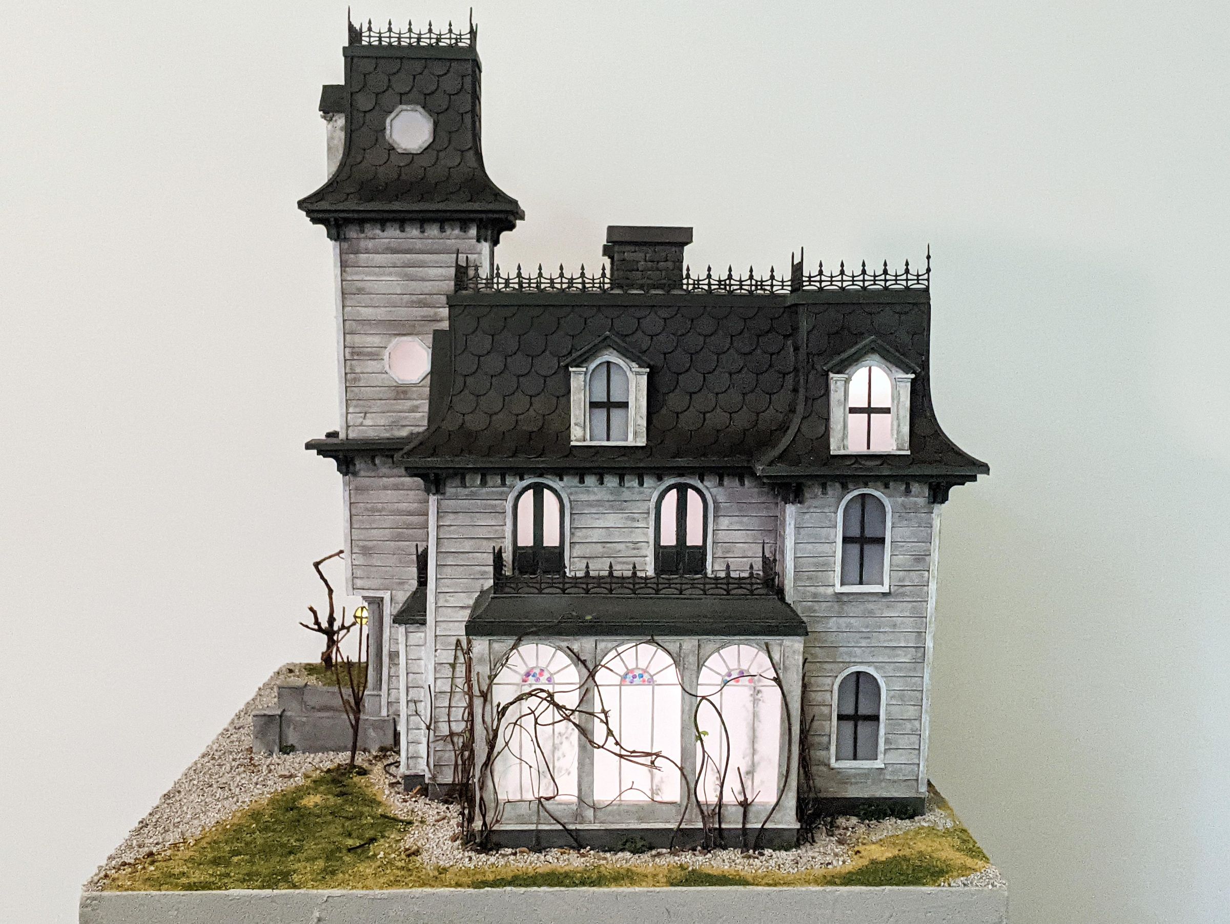 Addams Family Spooky Mansion Cardboard Model - With Lights and Sound ...