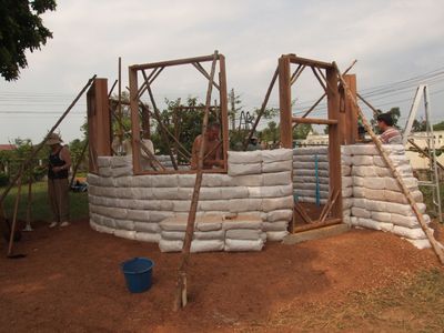 How to Build an Earthbag Roundhouse : 18 Steps (with Pictures ...