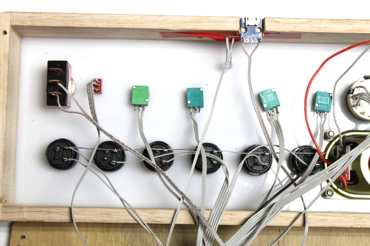 555 Fizzle Loop Synth V4 : 12 Steps (with Pictures) - Instructables