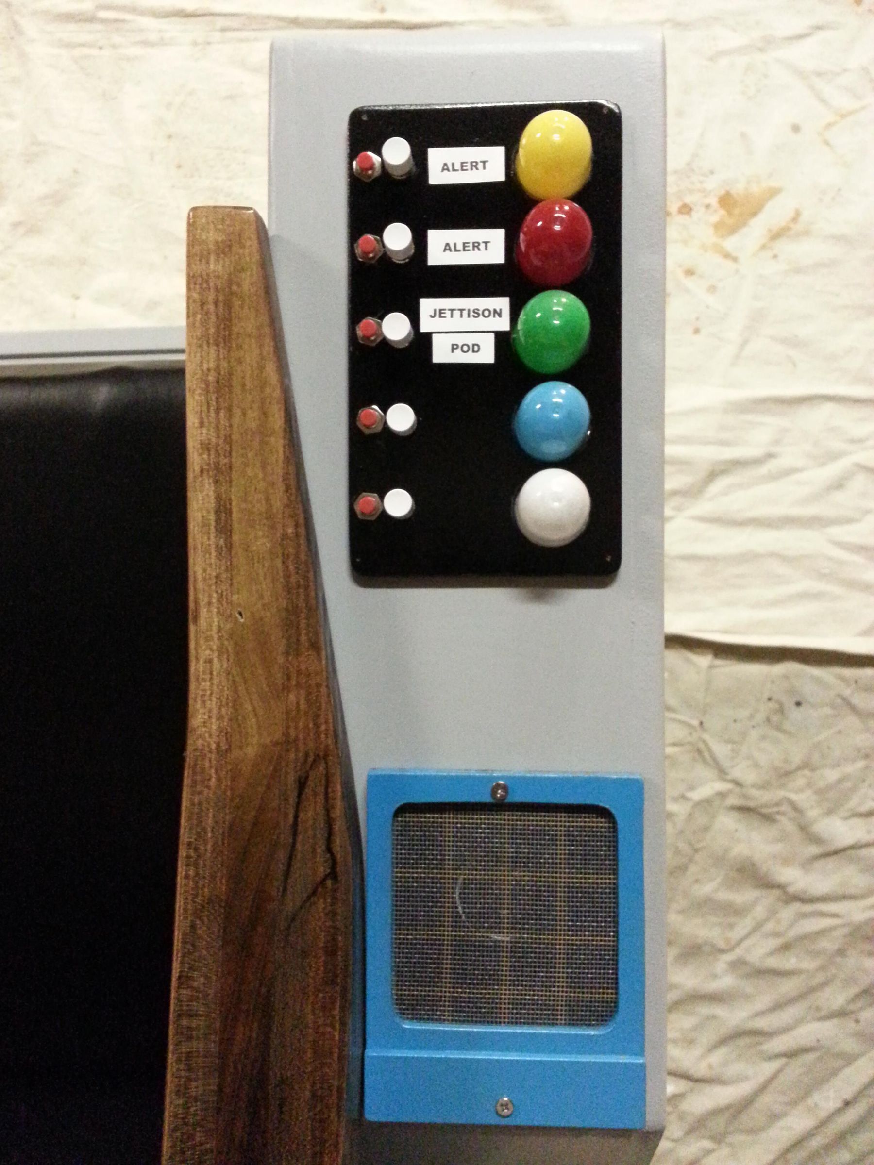 Captain Kirks Star Trek Chair With Sound : 7 Steps (with Pictures ...