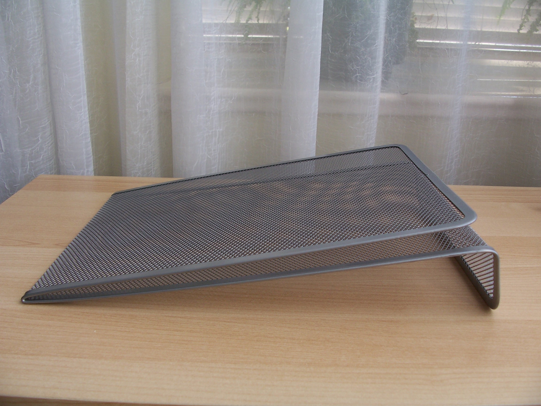 Simple Metallic Laptop Stand : 4 Steps (with Pictures) - Instructables