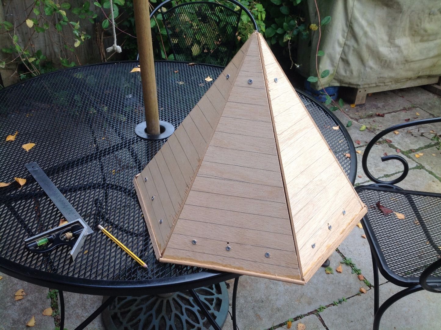 Hexagonal Bird Table From Recycled Wood : 5 Steps (with Pictures ...