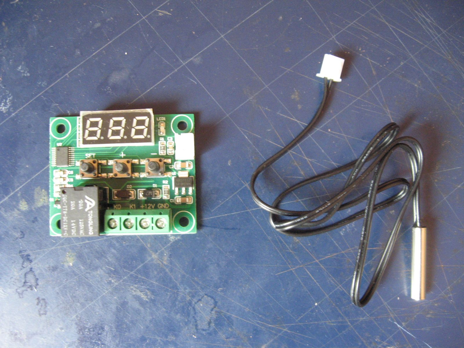 Home-made Incubator From Reclaimed Desktop Computer Case : 8 Steps ...