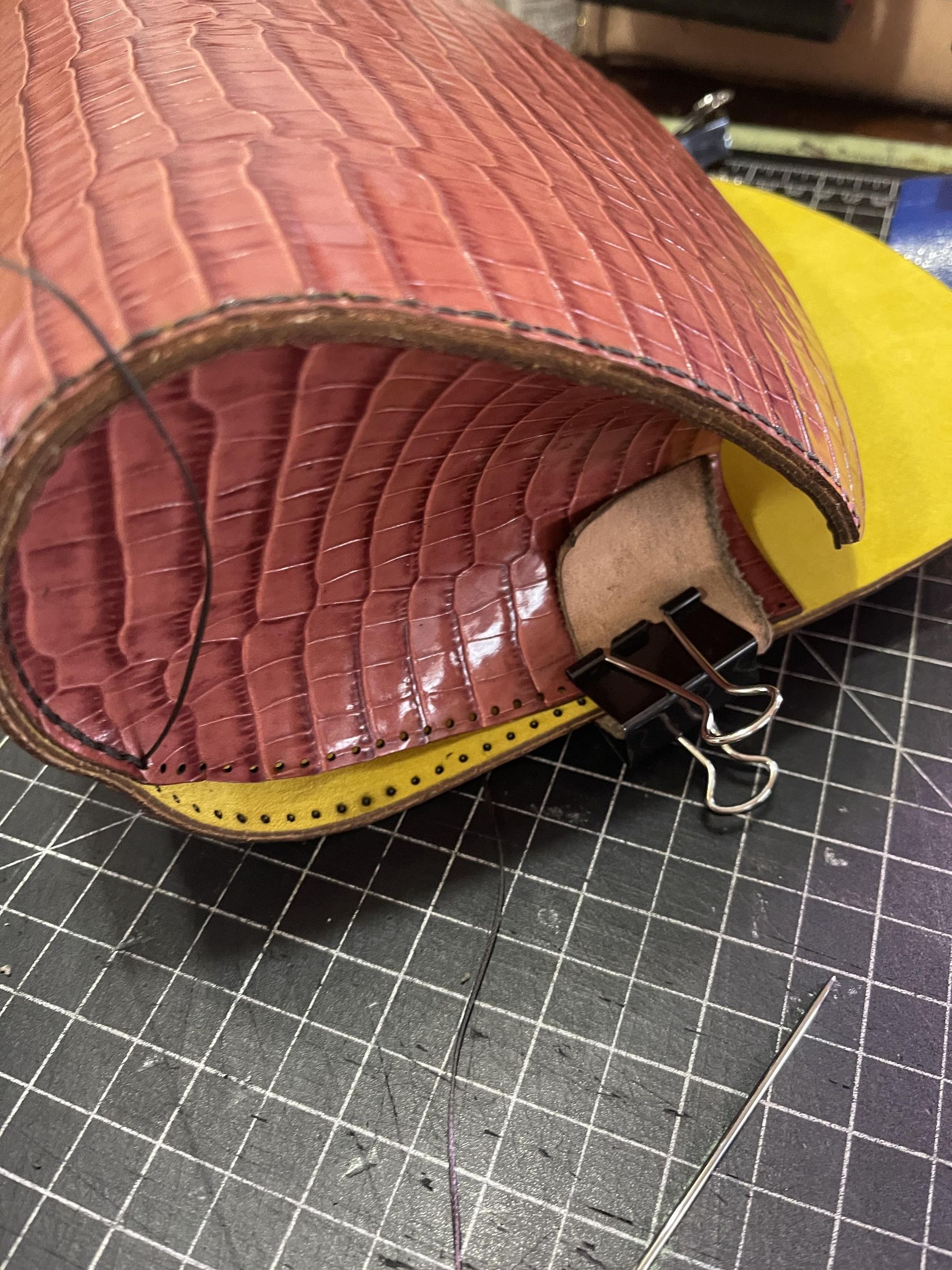 Gator Embossed Leather Purse : 8 Steps (with Pictures) - Instructables