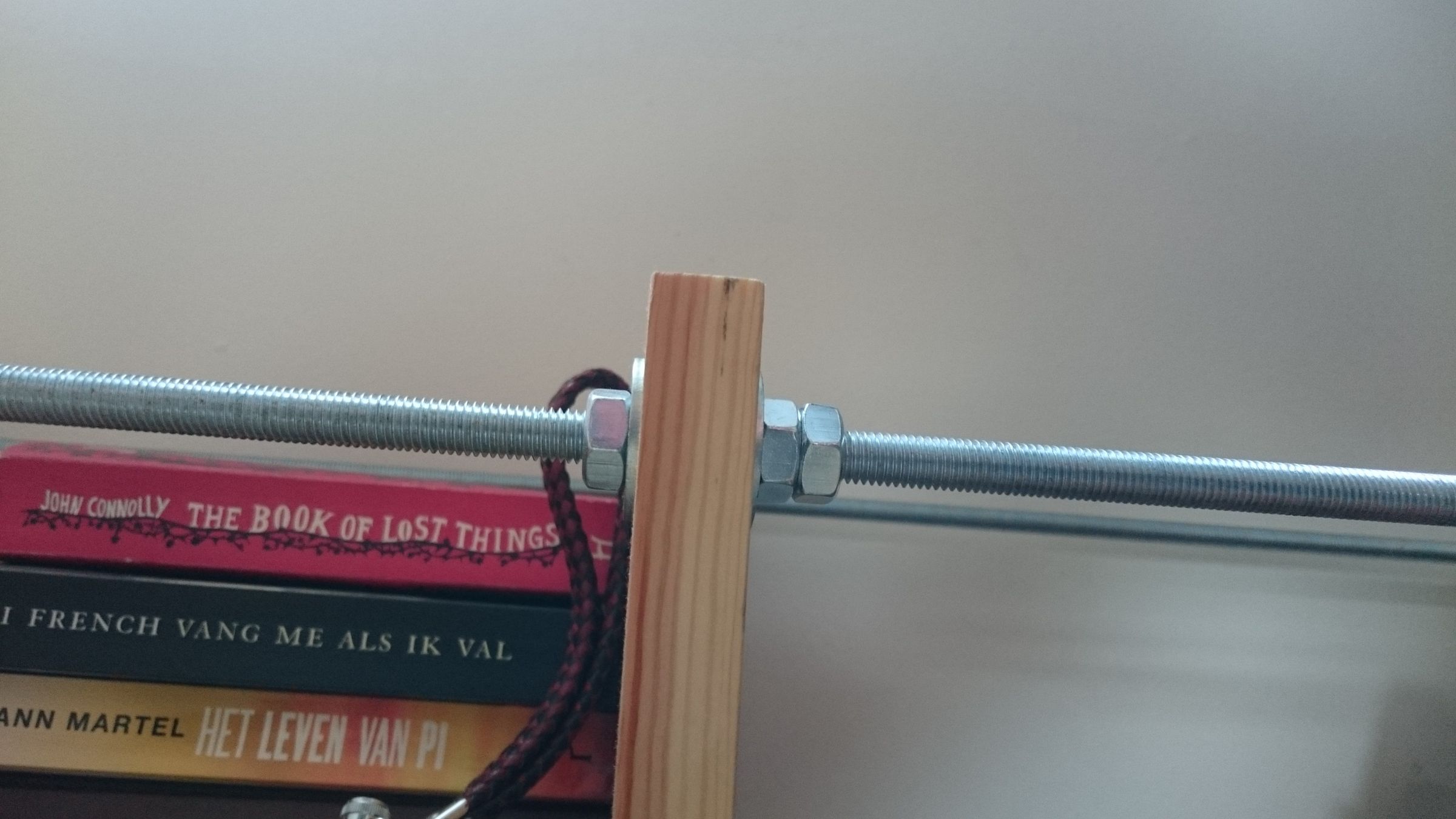 Threaded Rod Bookcase : 3 Steps - Instructables