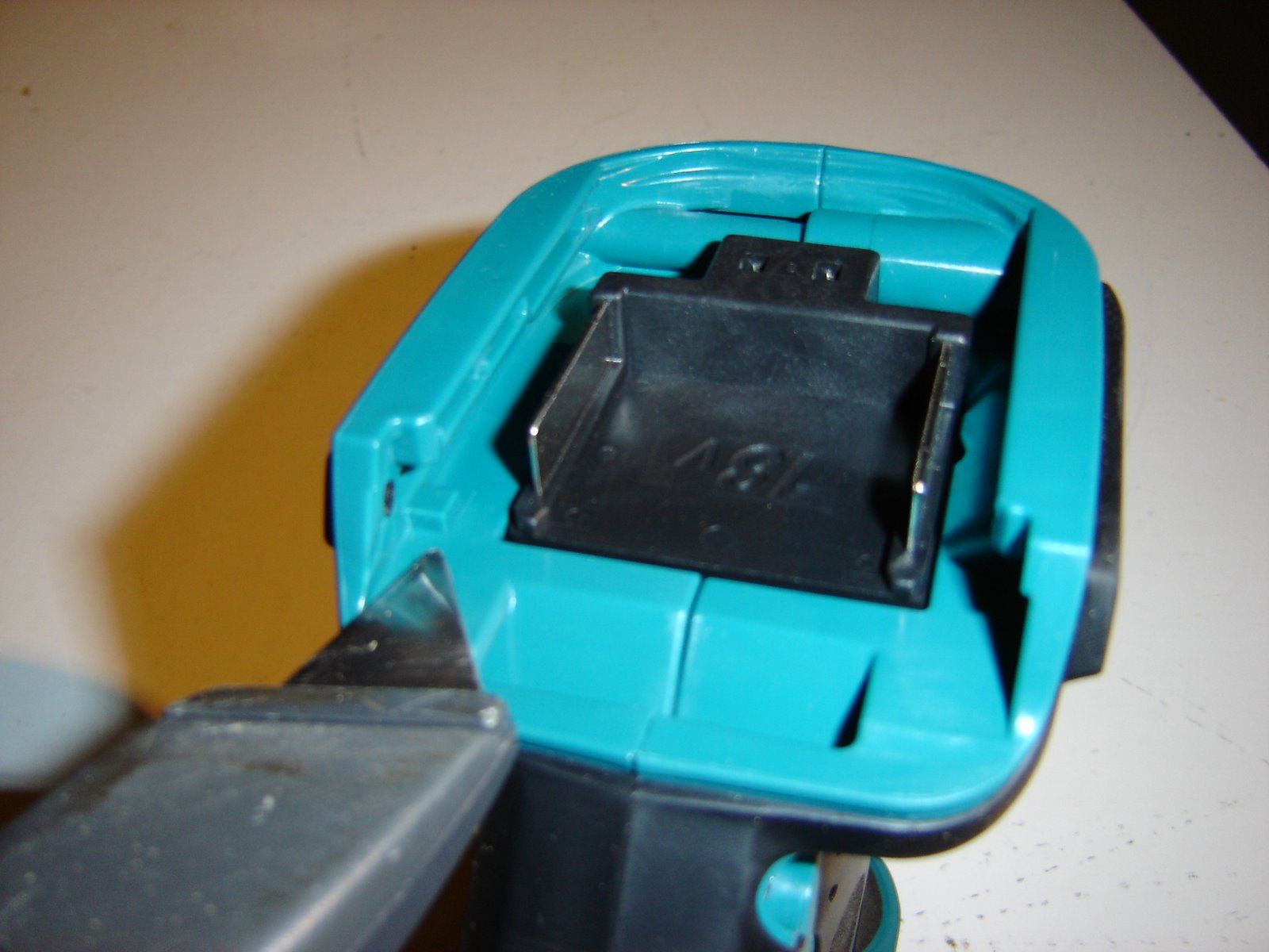 How to Fit the Makita LCT Battery Onto Your LXT Cordless Tools : 4 ...