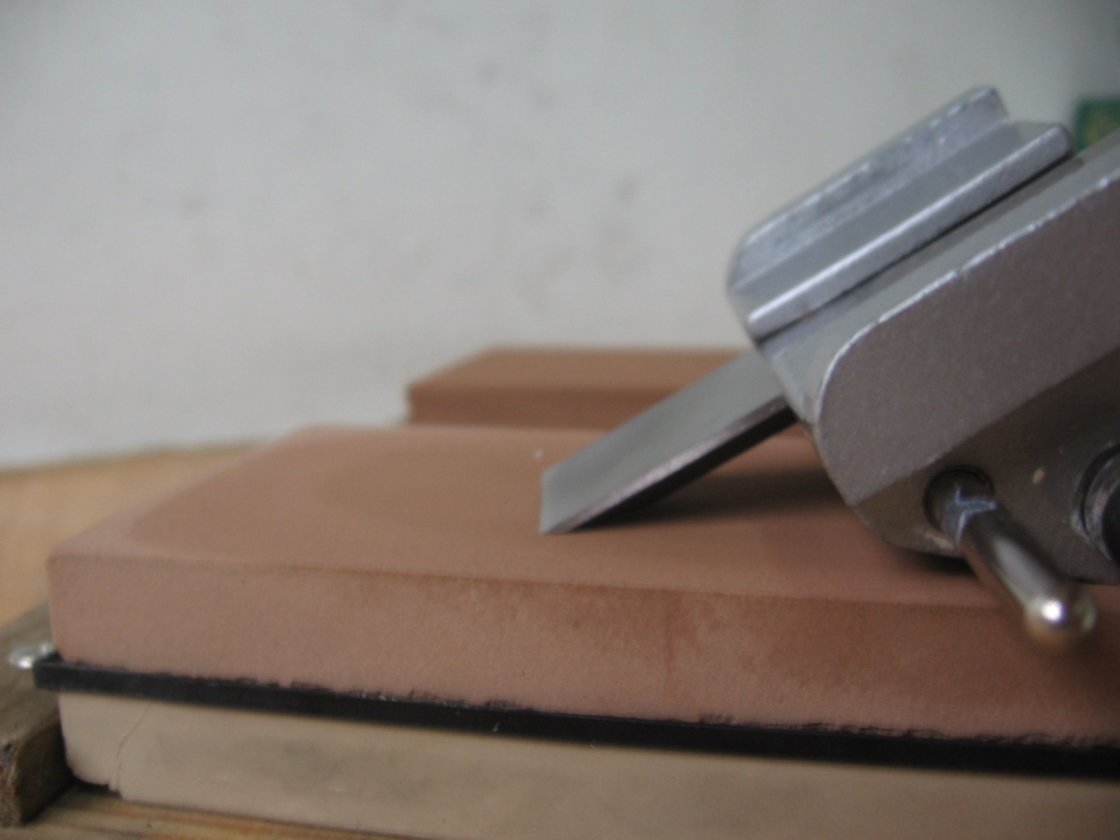Tool Tip: How to Sharpen a Chisel : 7 Steps (with Pictures) - Instructables