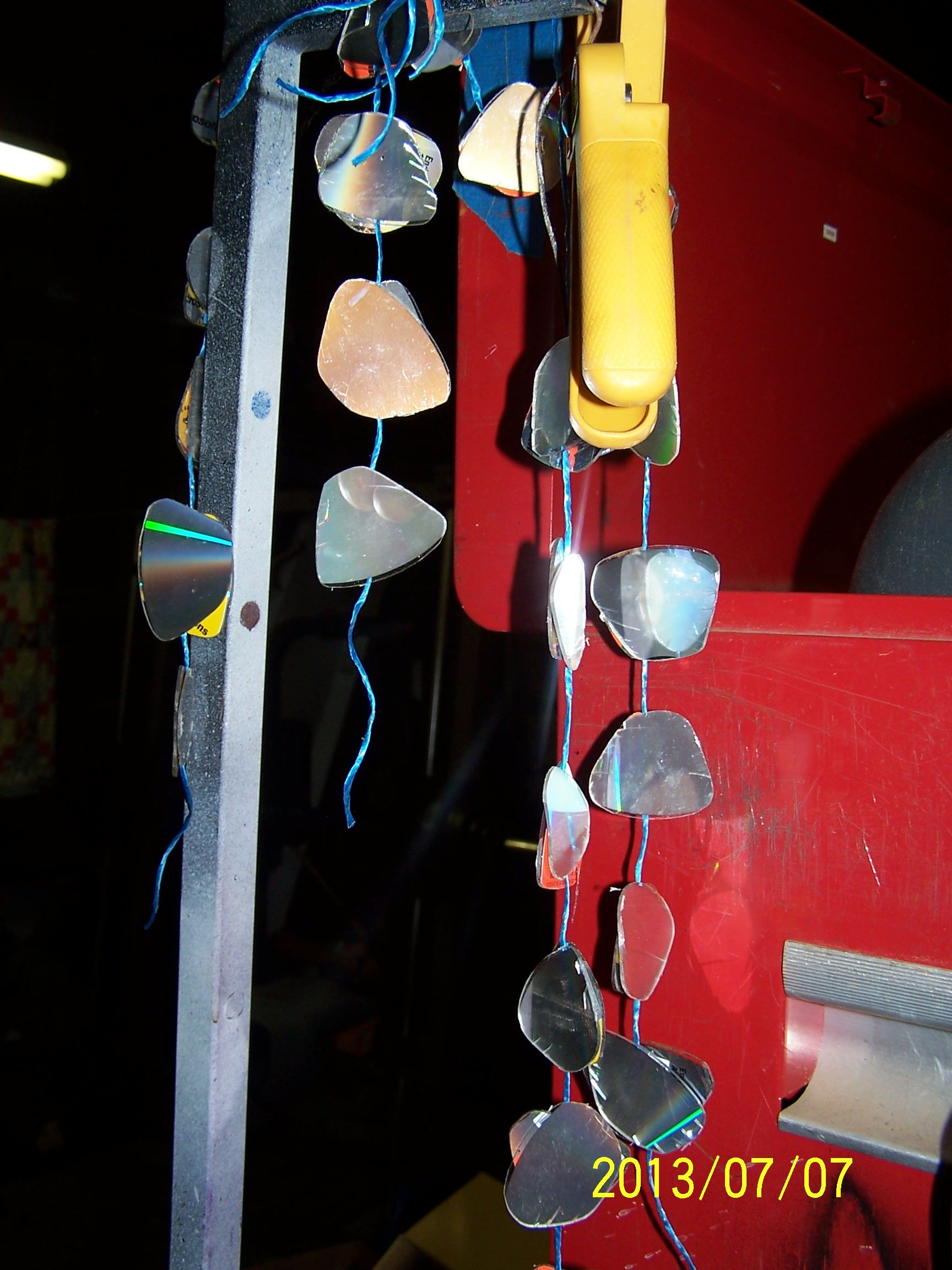 Bird Scarer From Old CDs : 5 Steps (with Pictures) - Instructables