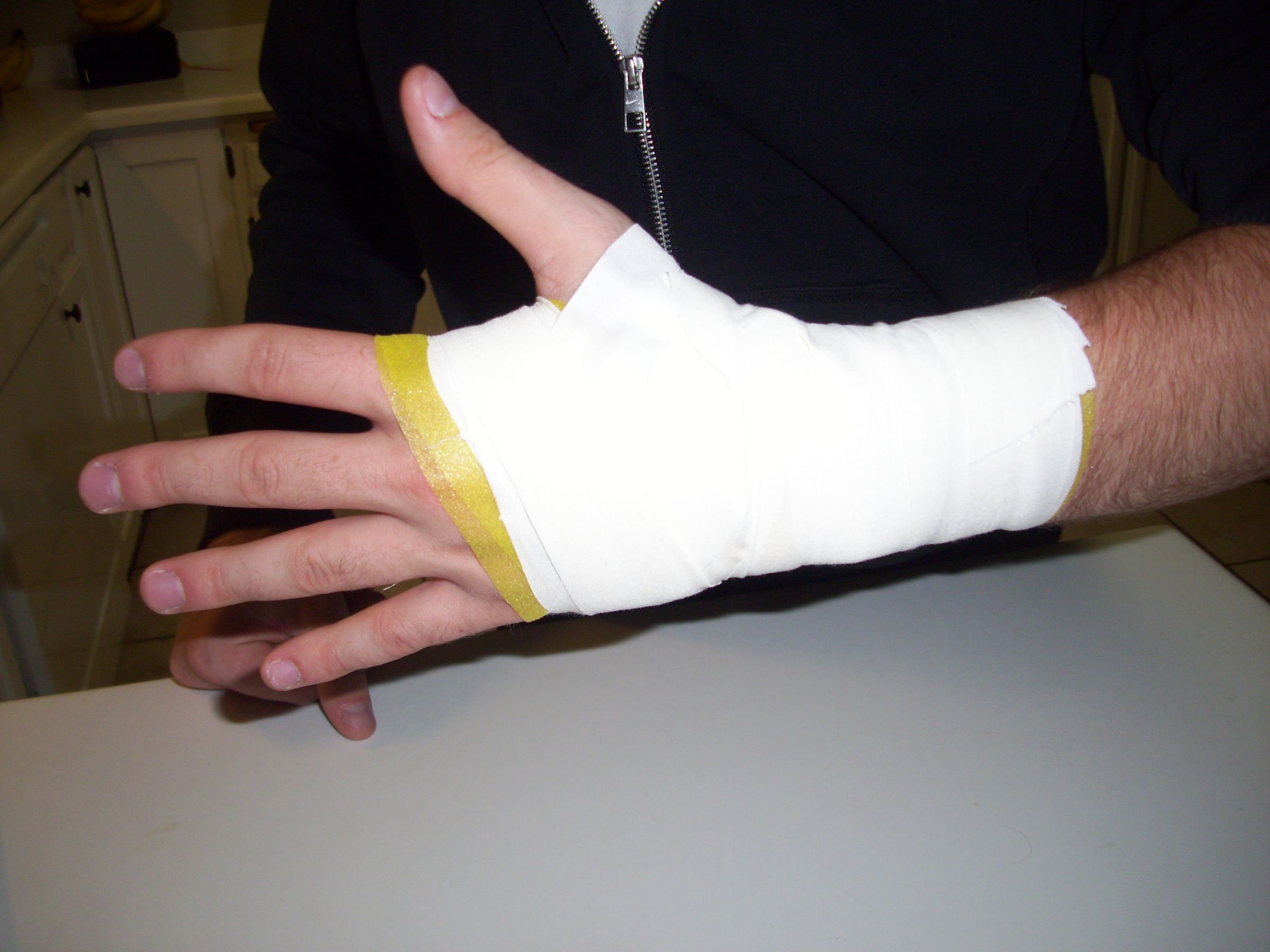Protective Taping of the Wrist : 6 Steps - Instructables