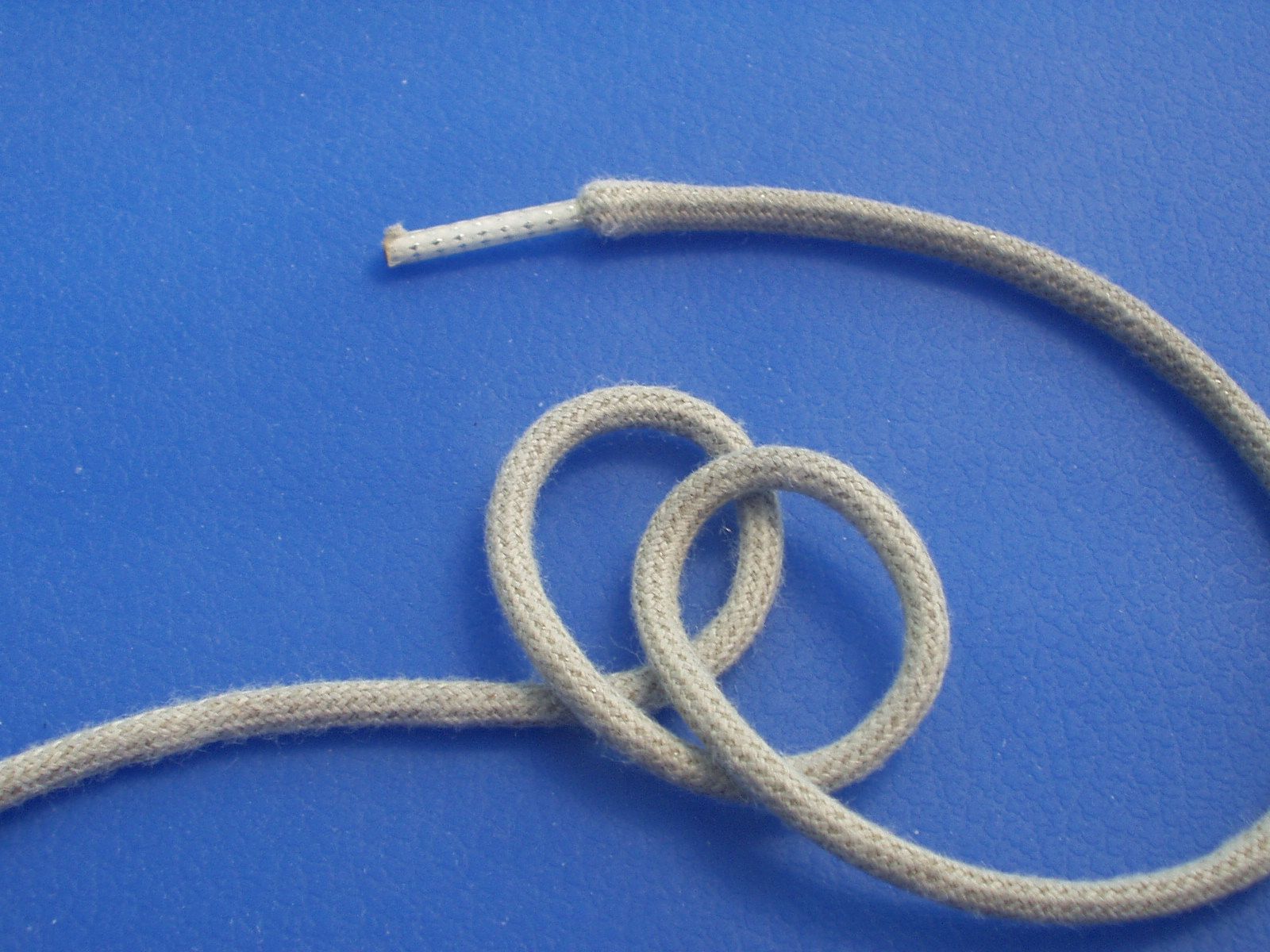 Wordless Tutorial III - Single Strand Diamond Stopper Knot : 12 Steps ...