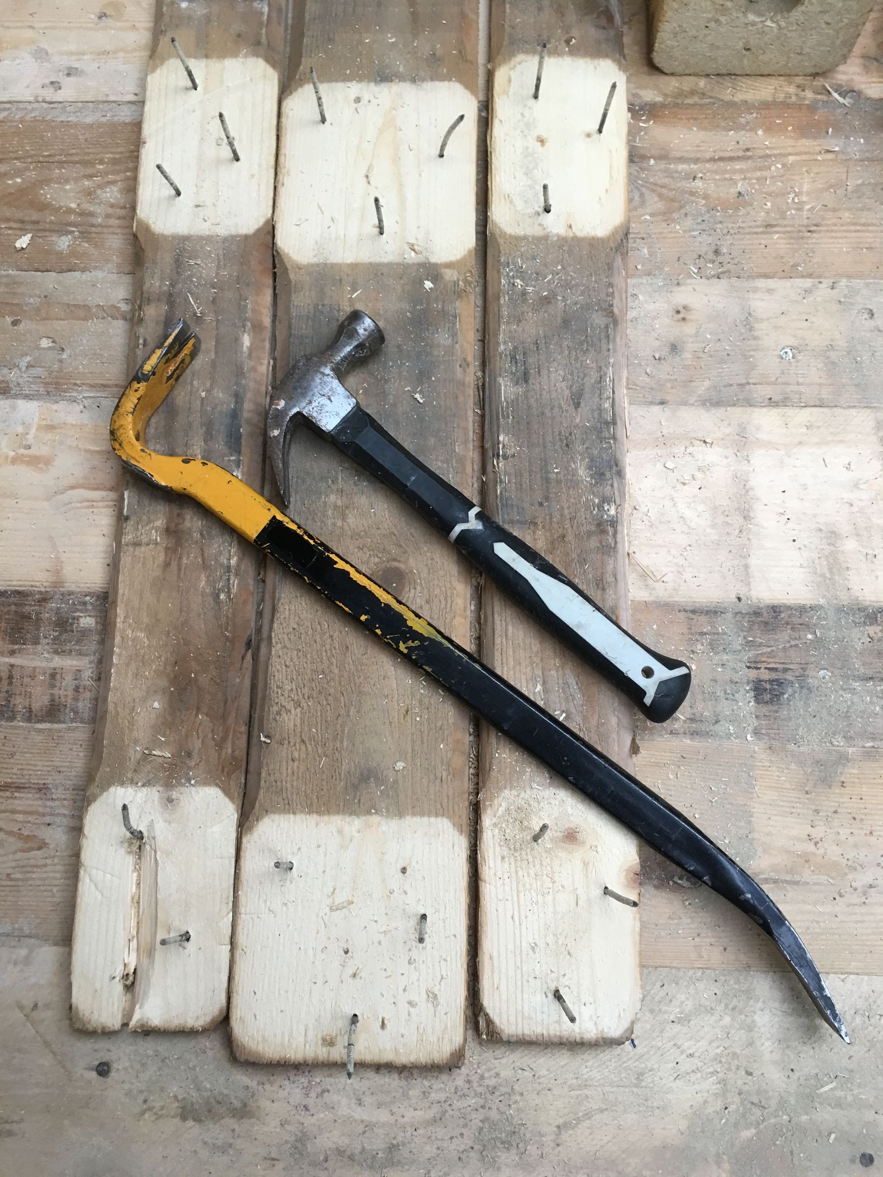 How to Disassemble a Pallet Efficiently : 8 Steps (with Pictures ...