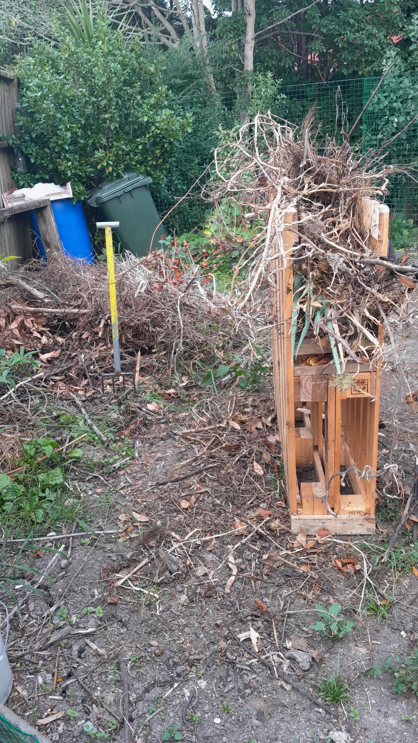 DIY Pallet and Chainsaw Mulching Rack - for Easy Vegetation Shredding ...