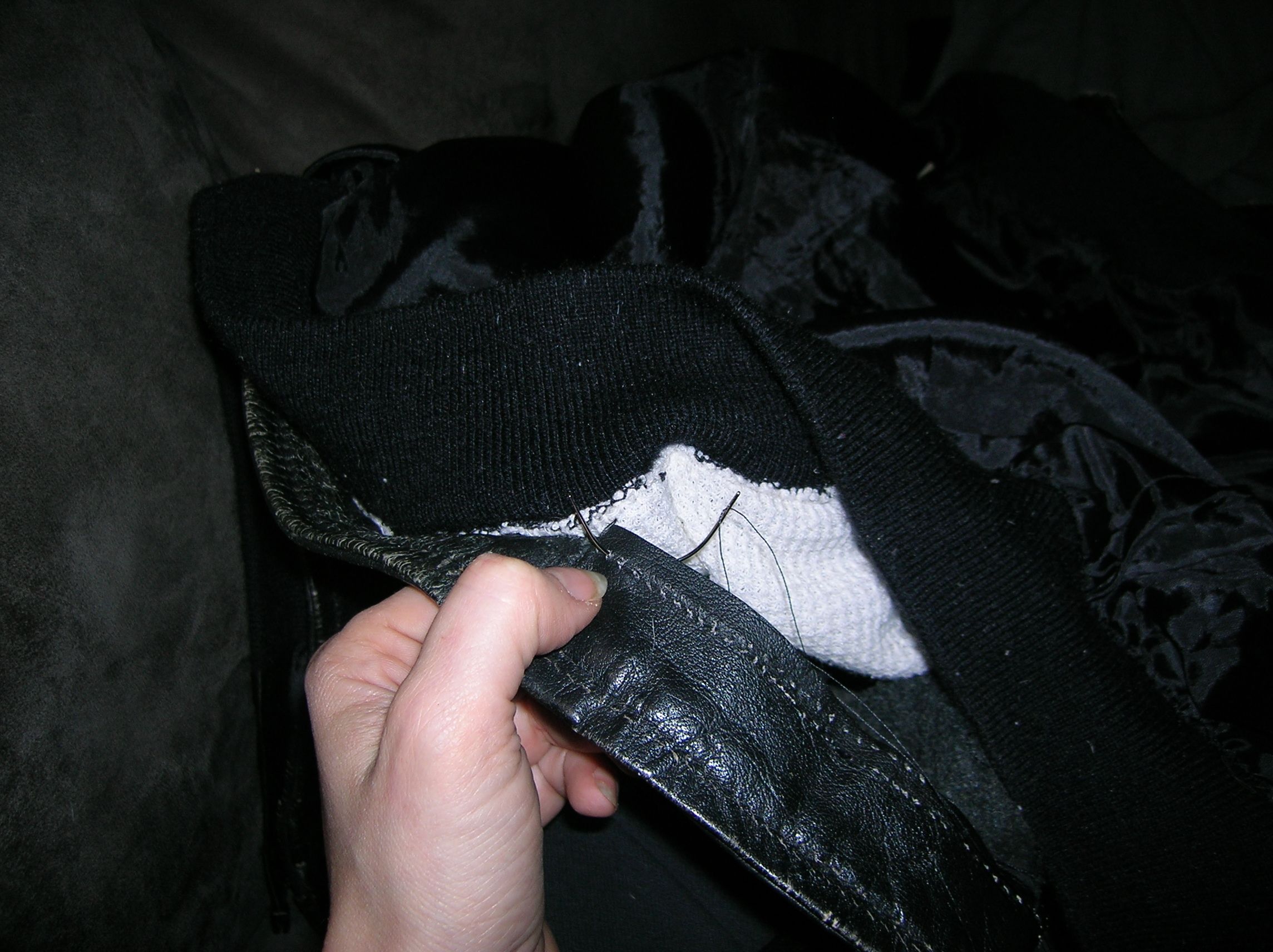 How to Repair a Leather Jacket by Hand : 6 Steps - Instructables