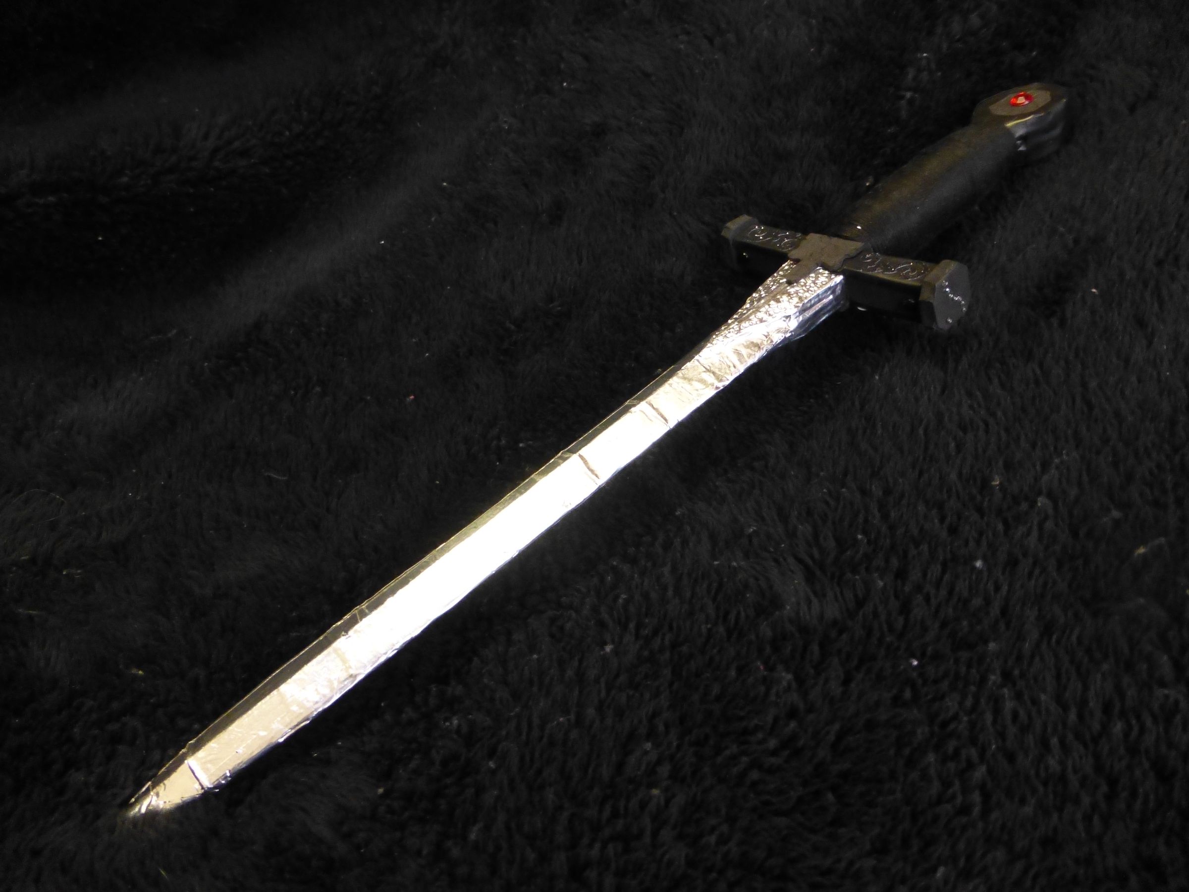 DIY Foam Weaponry : 9 Steps - Instructables