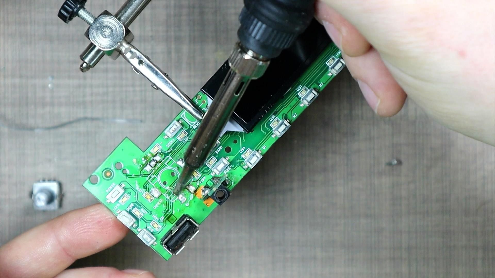 How to Replace the Rotary Encoder on a Car Radio : 5 Steps (with ...