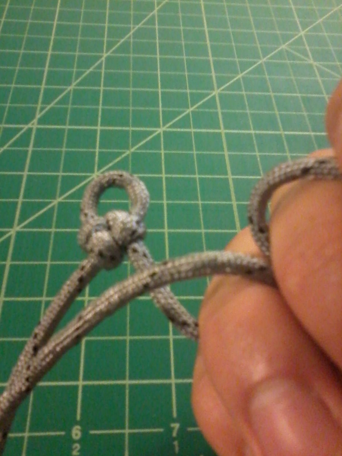 Paracord Cross-Knot Cross : 12 Steps - Instructables