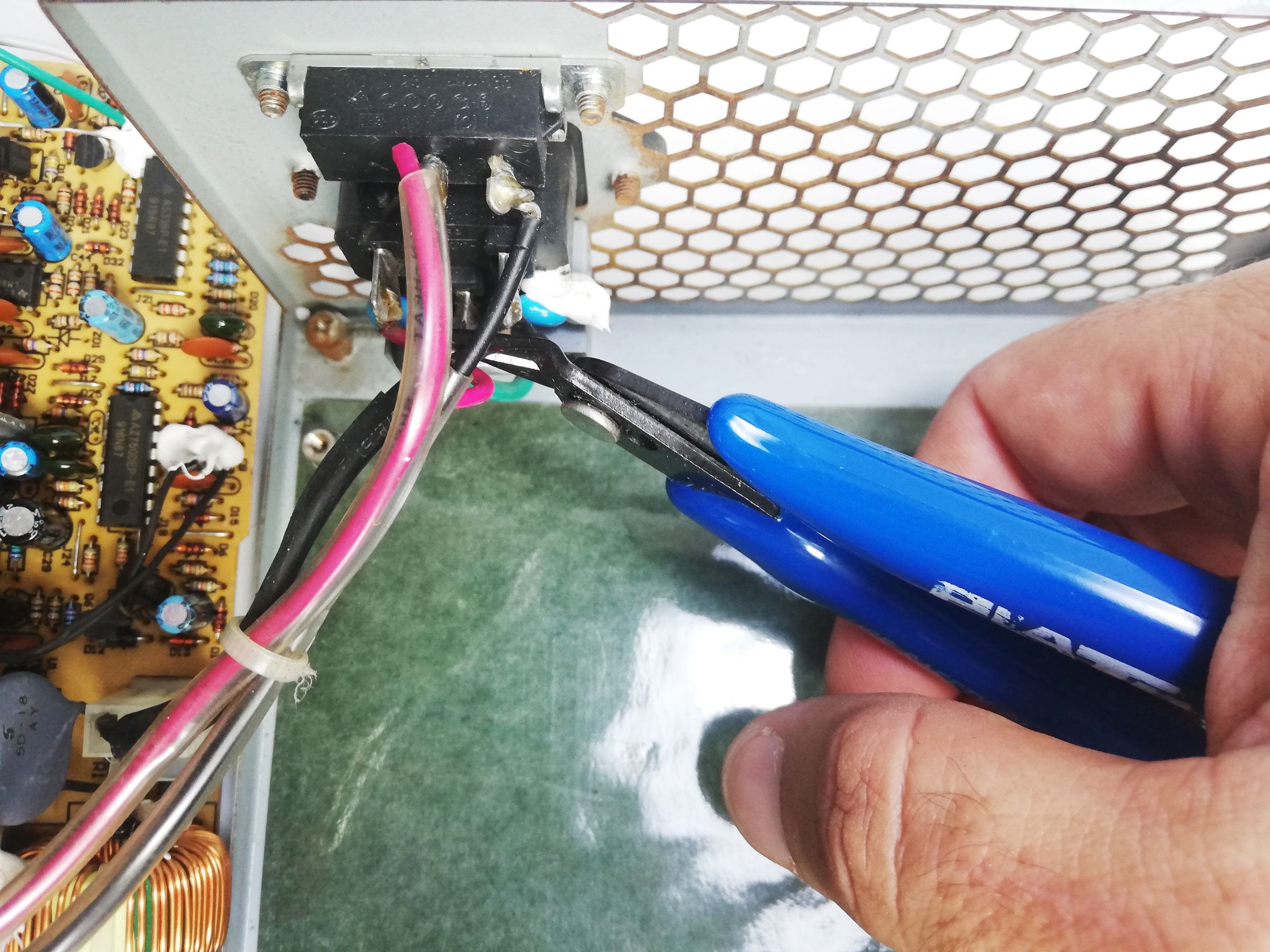 3D Printed Fake Capacitor Compartment : 8 Steps (with Pictures ...