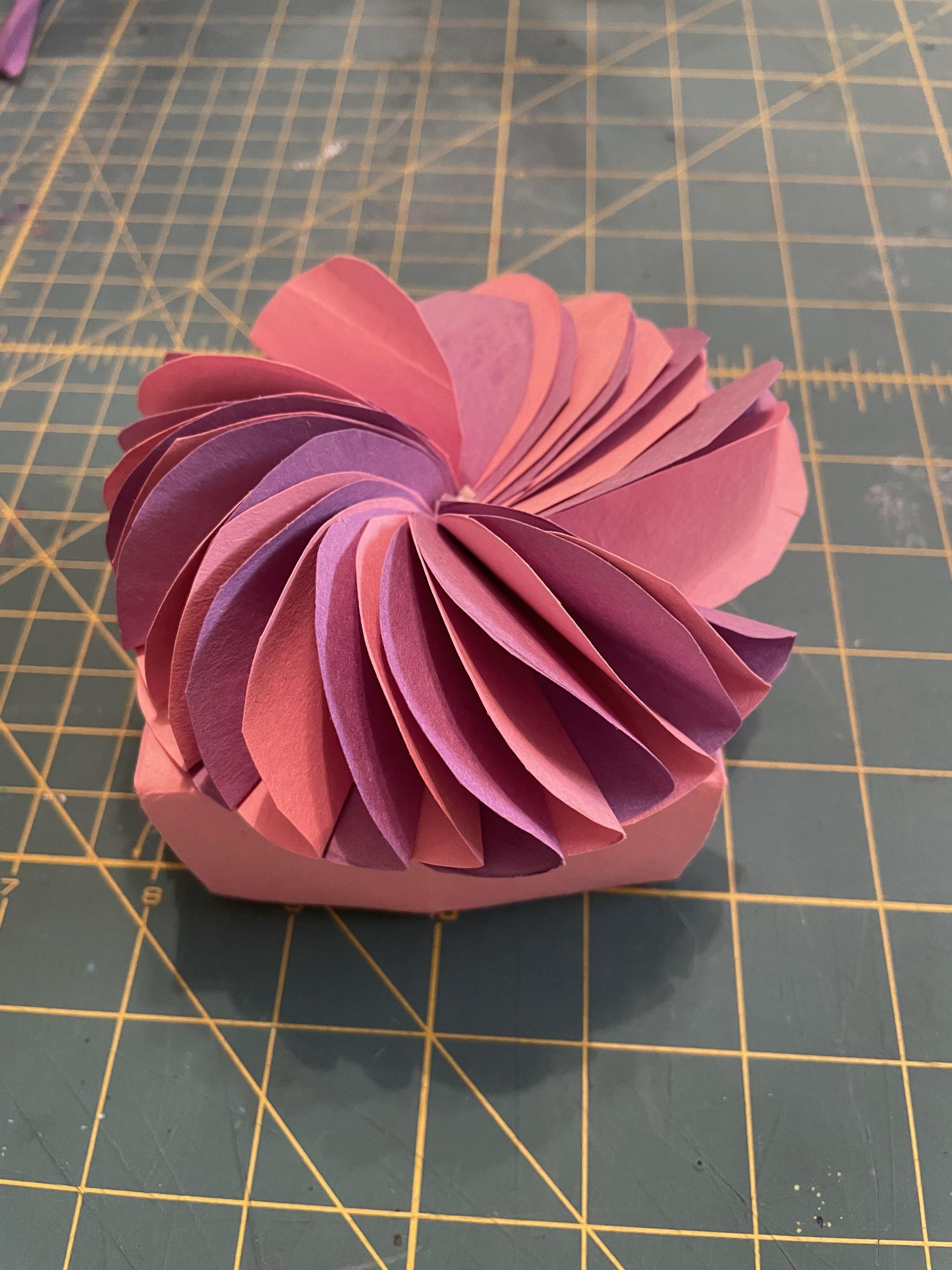 How to Make Easy Paper Spiral Flower for DIY Projects : 4 Steps (with ...