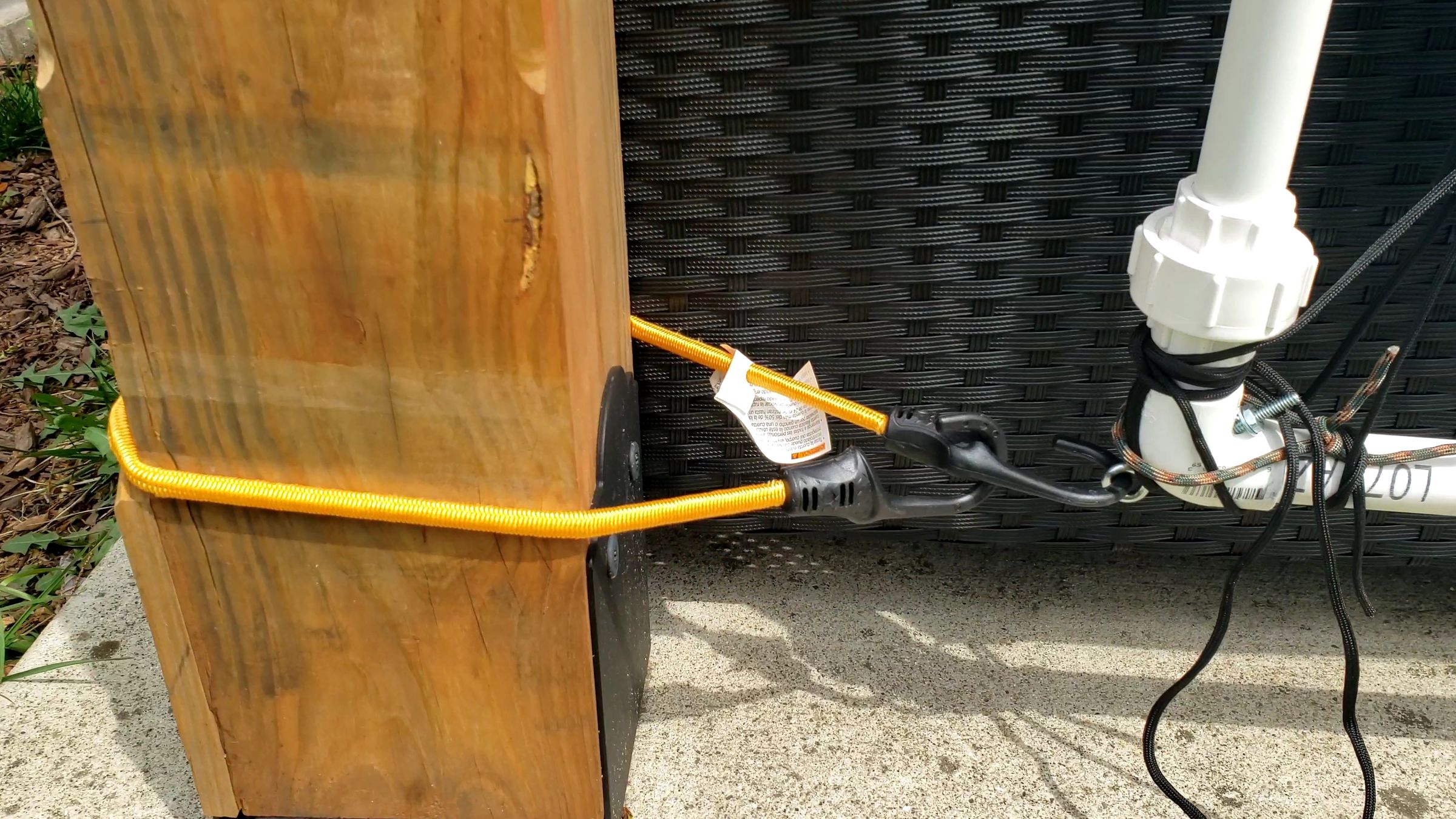 DIY Inexpensive Collapsible Projector Screen Frame : 8 Steps (with ...