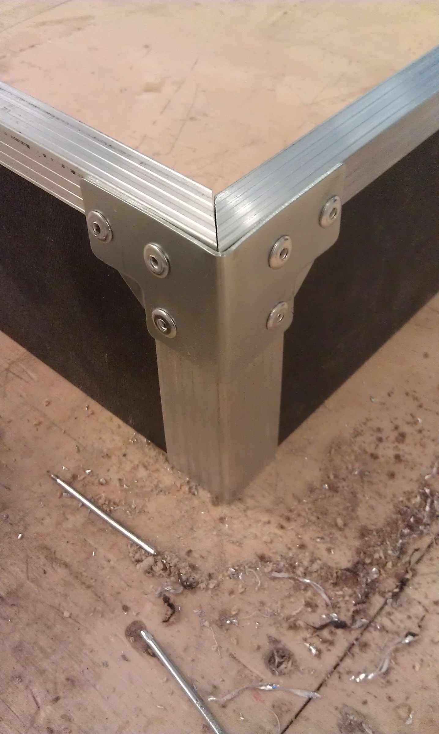 Road Case : 8 Steps - Instructables