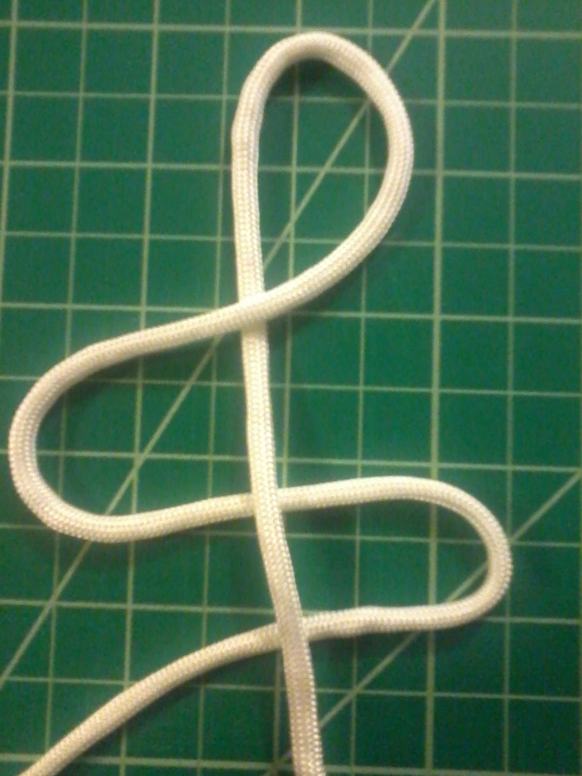 Paracord Cross-Knot Cross : 12 Steps - Instructables