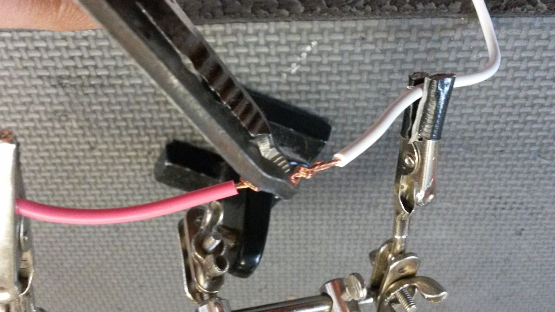 How to Make a Proper Western Union Solder Joint : 4 Steps (with ...