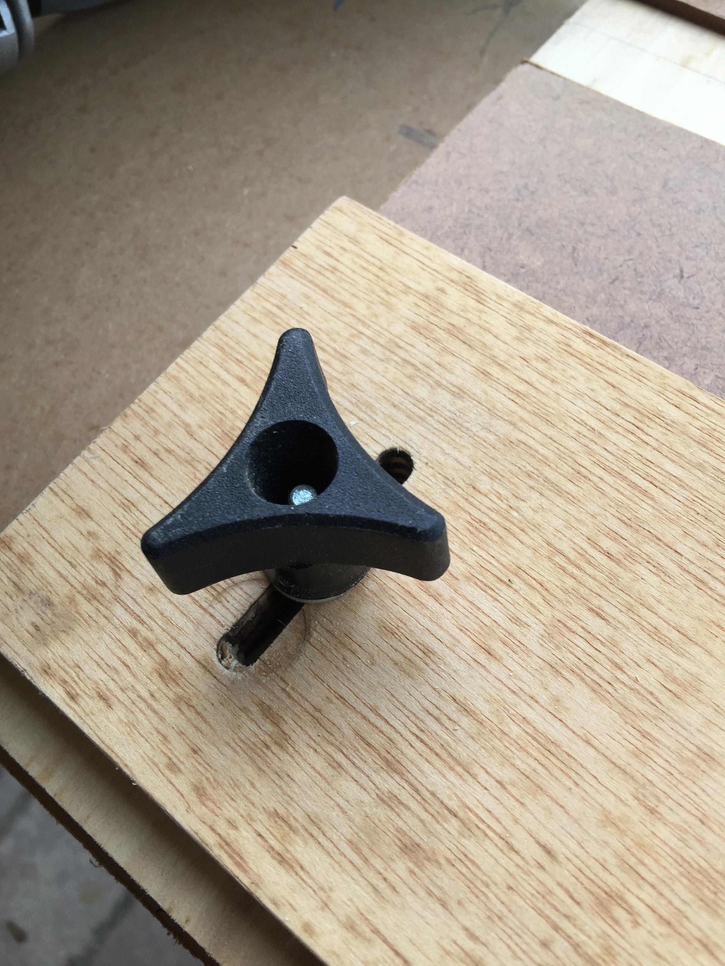 Adjustable Dado Jig From Scrap Wood : 4 Steps (with Pictures ...