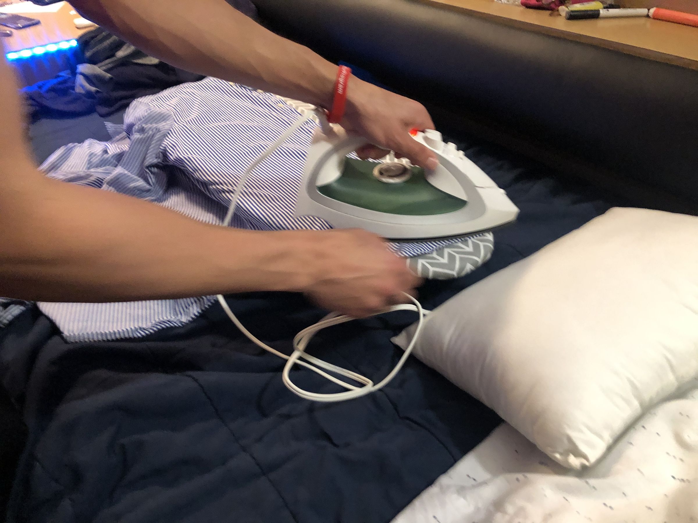 How to Iron a Button-up Shirt : 10 Steps - Instructables