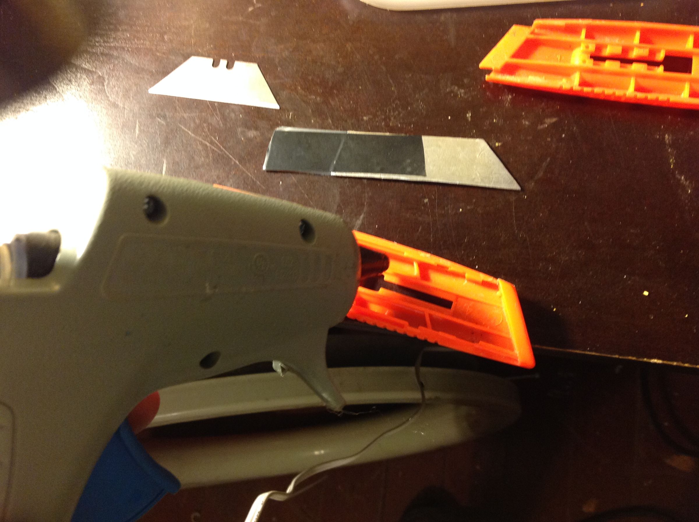 Blood Squirting Box Cutter Prop : 11 Steps (with Pictures) - Instructables