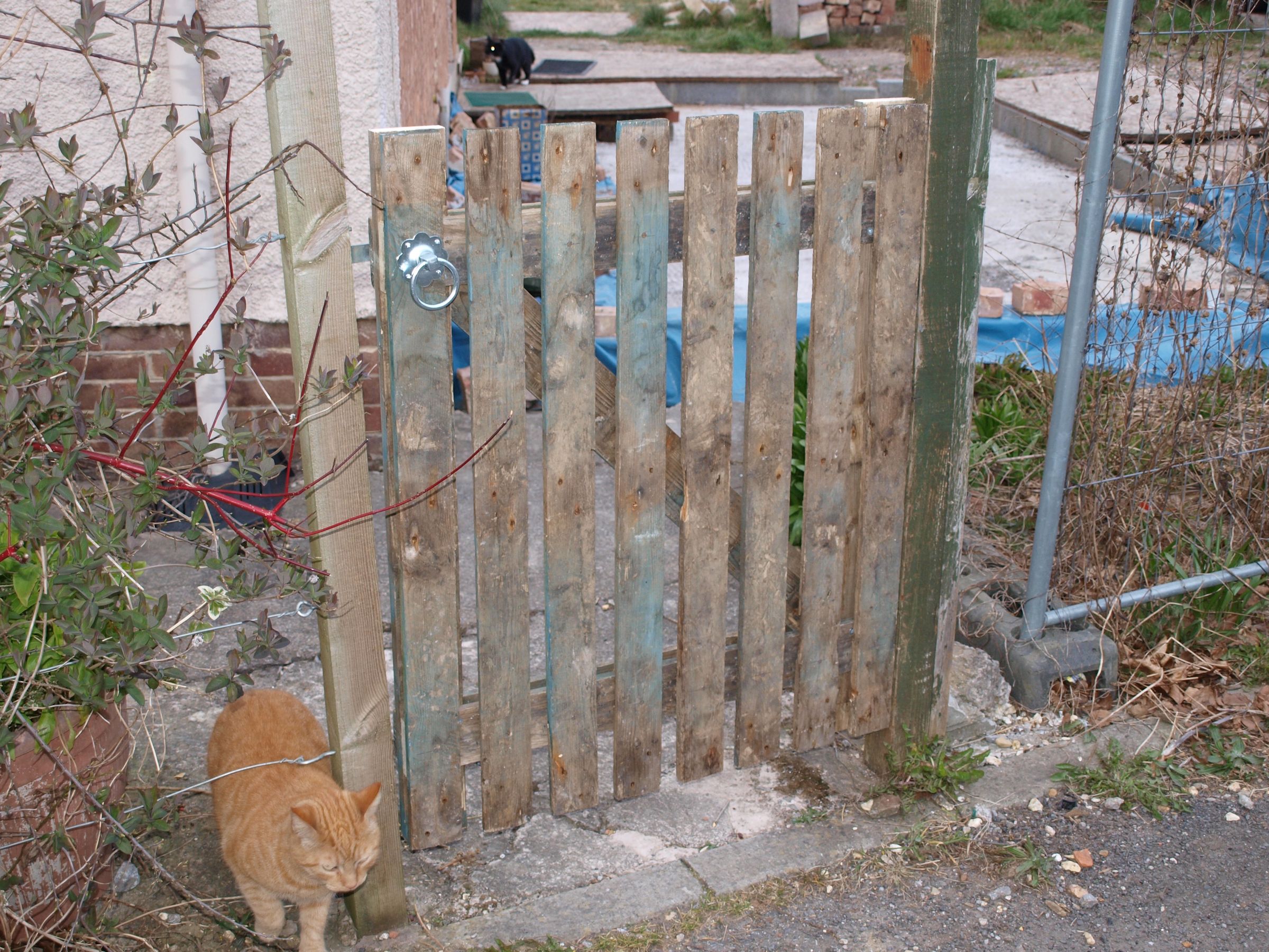 A Simple Pallet Gate - Instructables