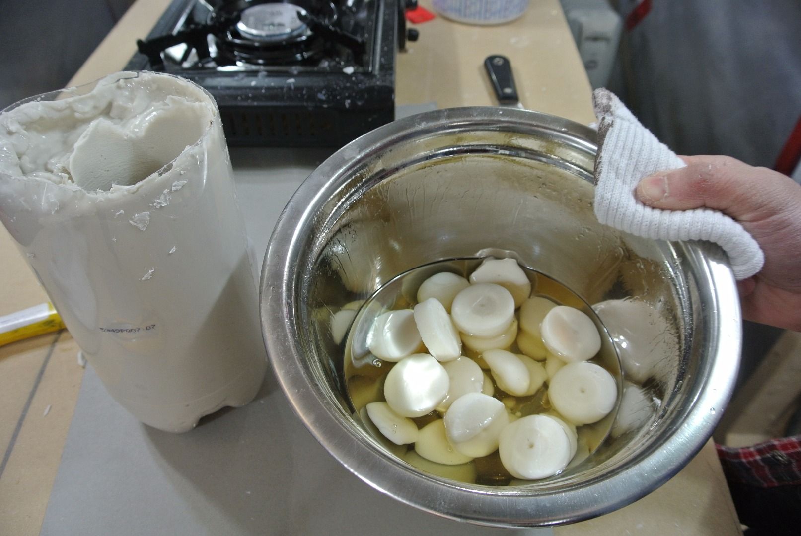 How to Lifecast a Hand With Alginate : 7 Steps (with Pictures ...