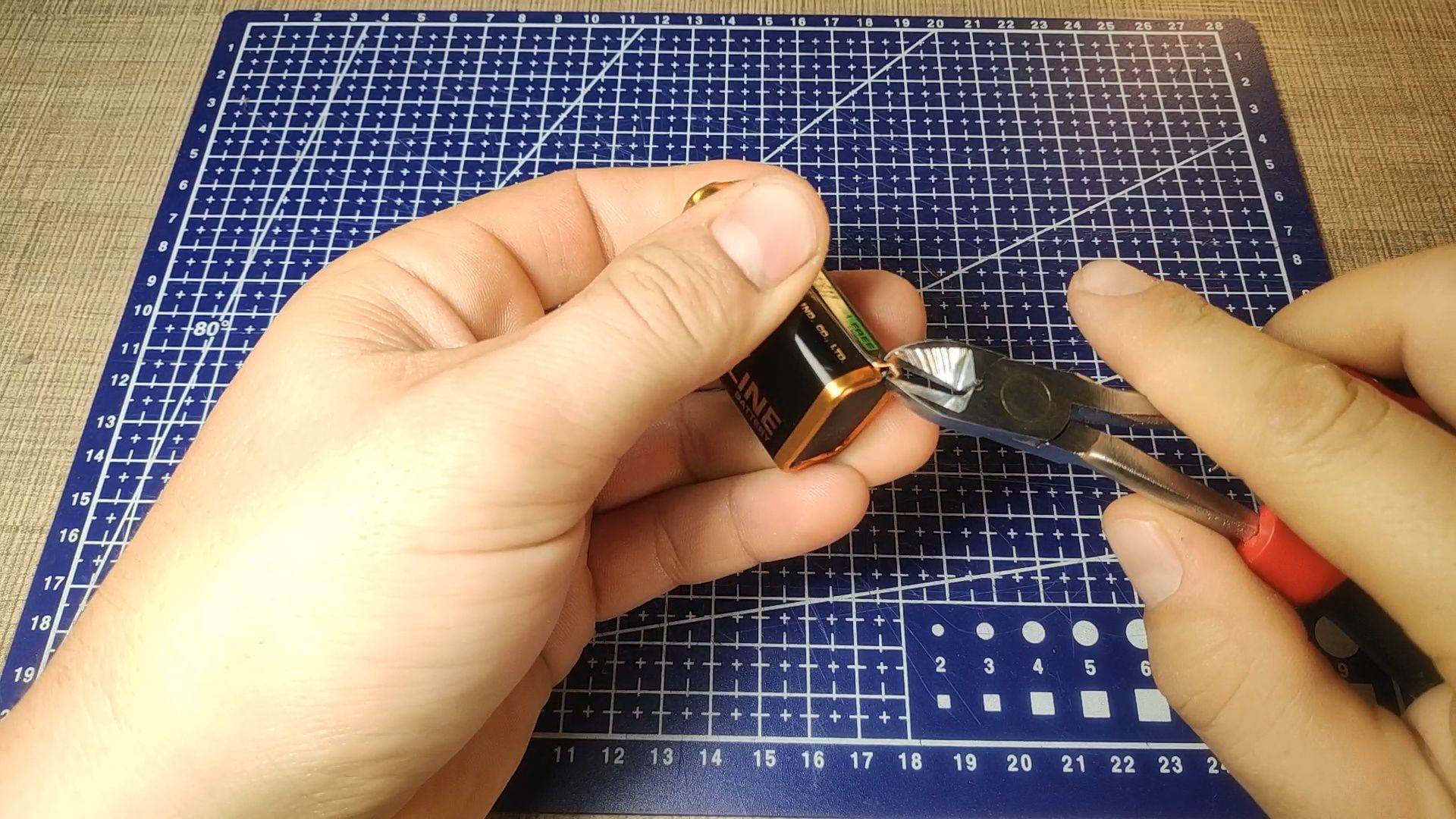 DIY 9V Battery Connector : 3 Steps - Instructables