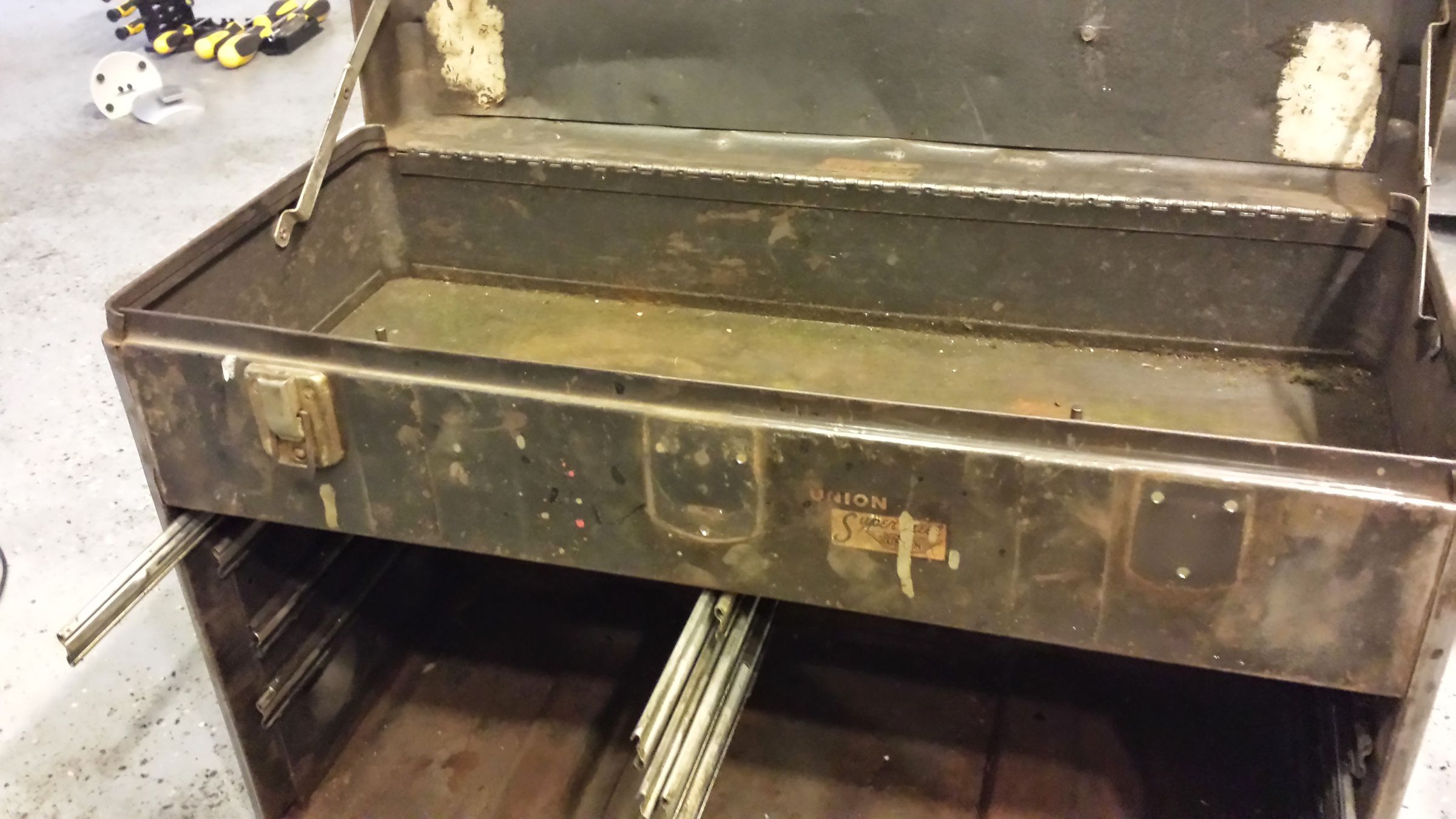 Toolbox Restoration and Retrofit : 6 Steps - Instructables