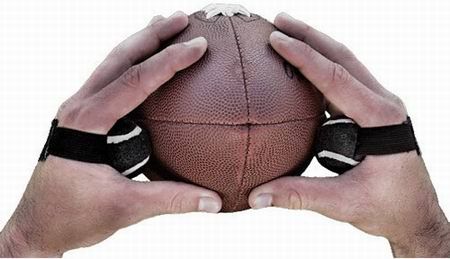 How to Catch a Football (NFL Regulation Size) : 10 Steps - Instructables