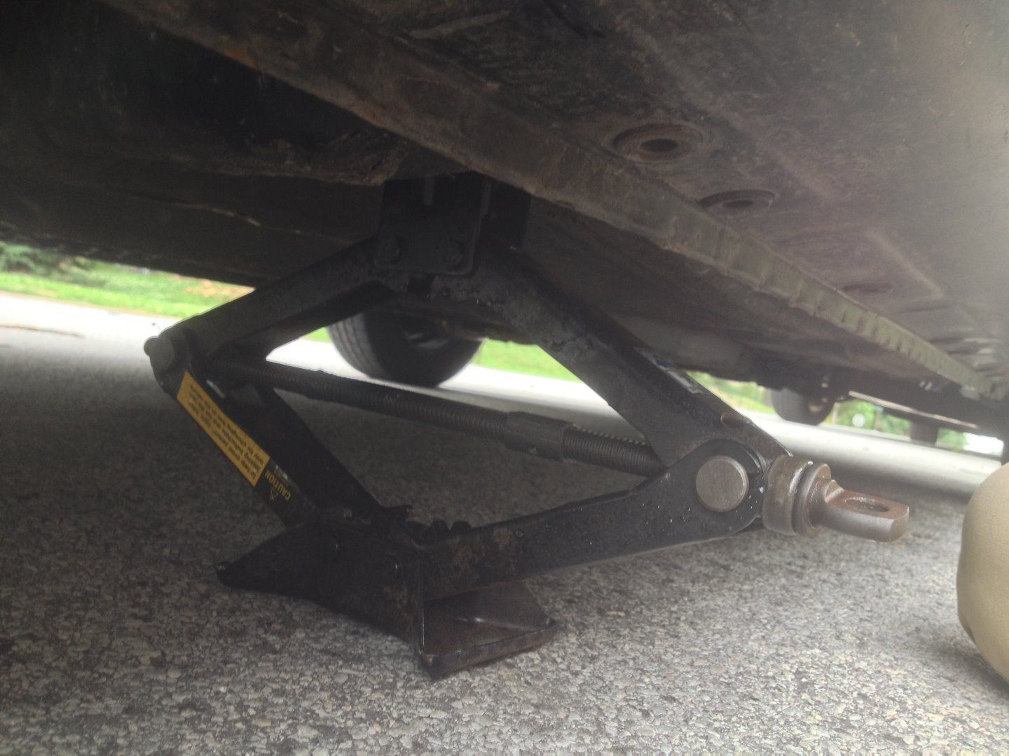 How to Change a Tire on a Car : 9 Steps - Instructables