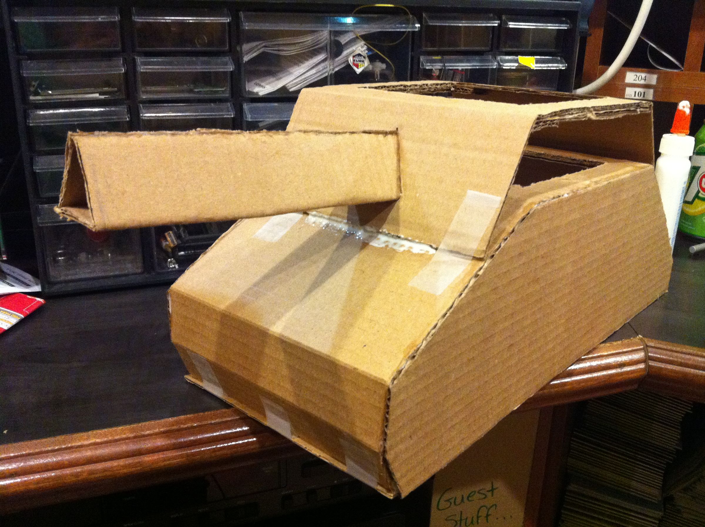 How to Build a Tank With a Cardboard Box : 3 Steps (with Pictures ...