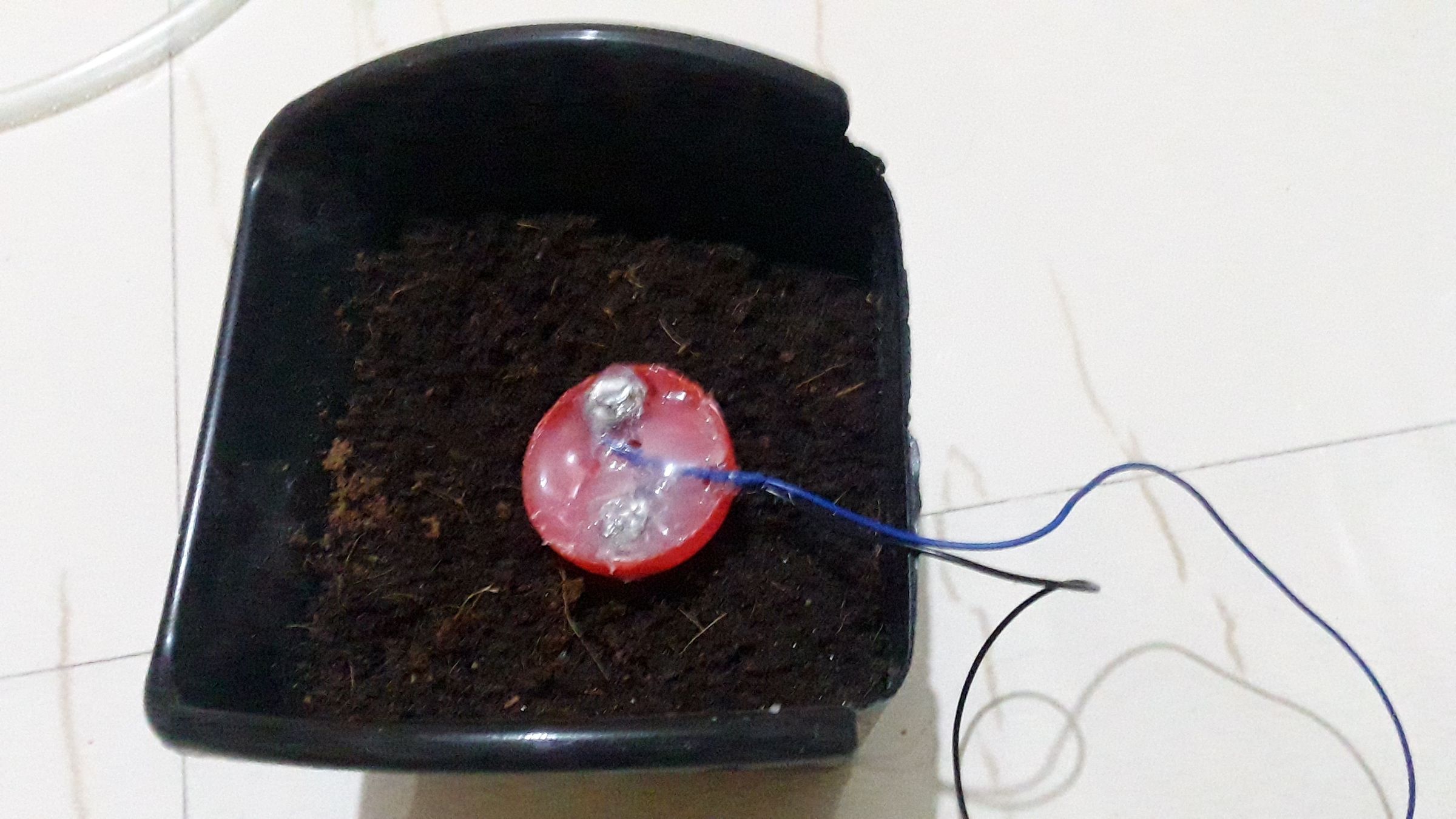 DIY SOIL MOISTURE SENSOR CHEAP YET ACCURATE ! : 4 Steps - Instructables