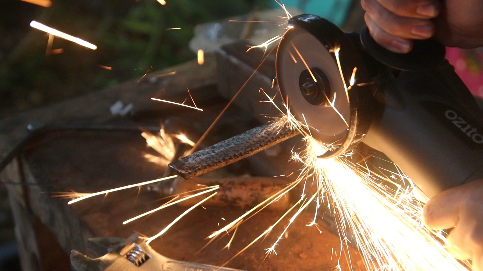 Axe Made From Bike Chain and an Old Rasp. Aka: Mad Maxe! : 13 Steps ...