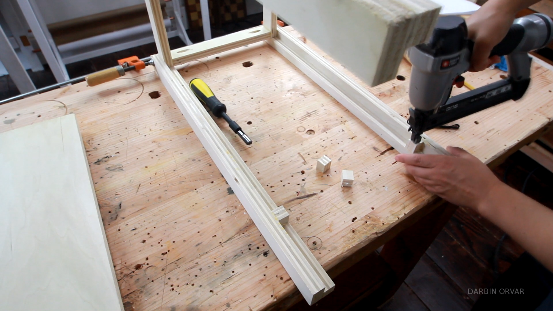 Simple DIY End Table for $10 : 8 Steps - Instructables