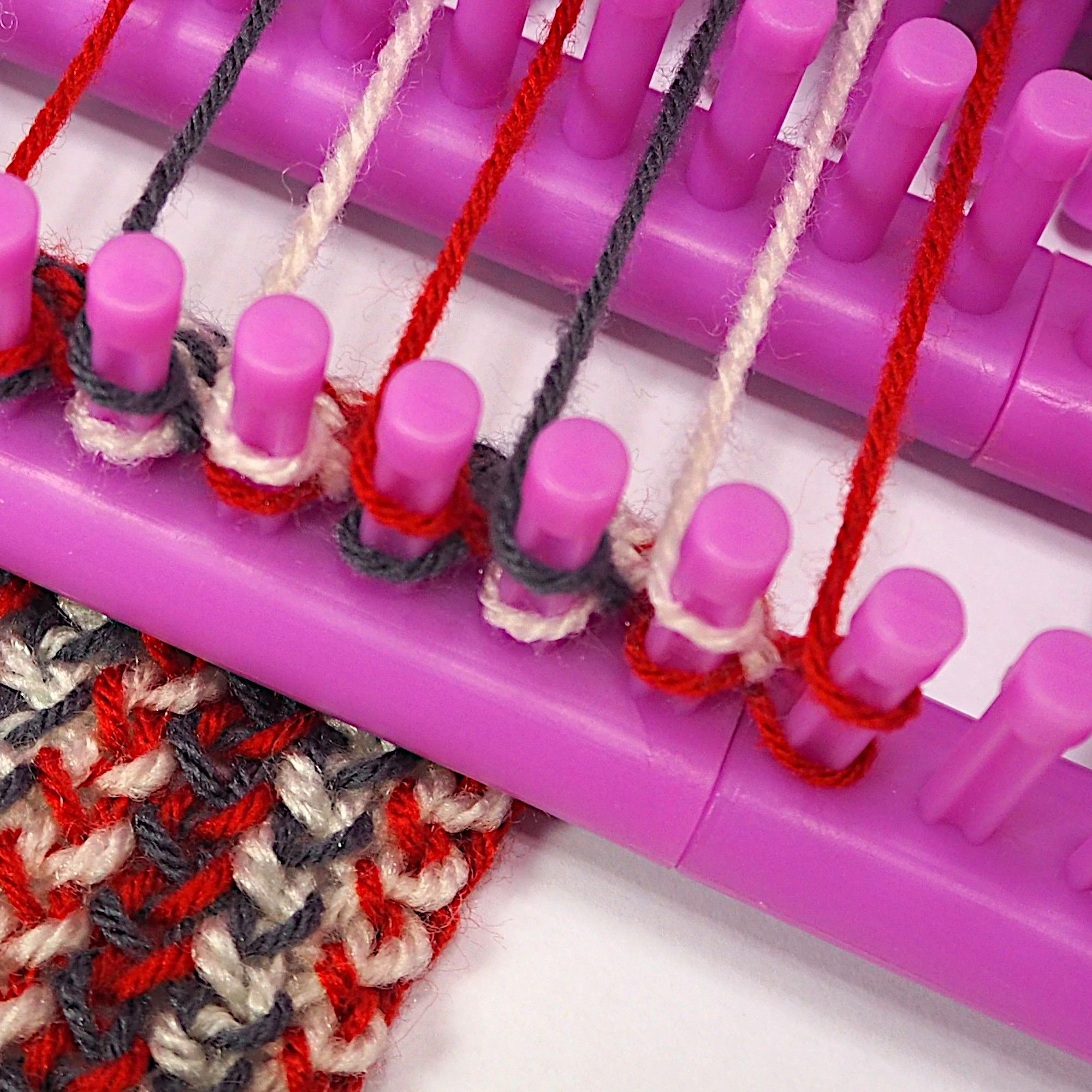 Warp Knitting on a Knitting Loom : 8 Steps (with Pictures) - Instructables