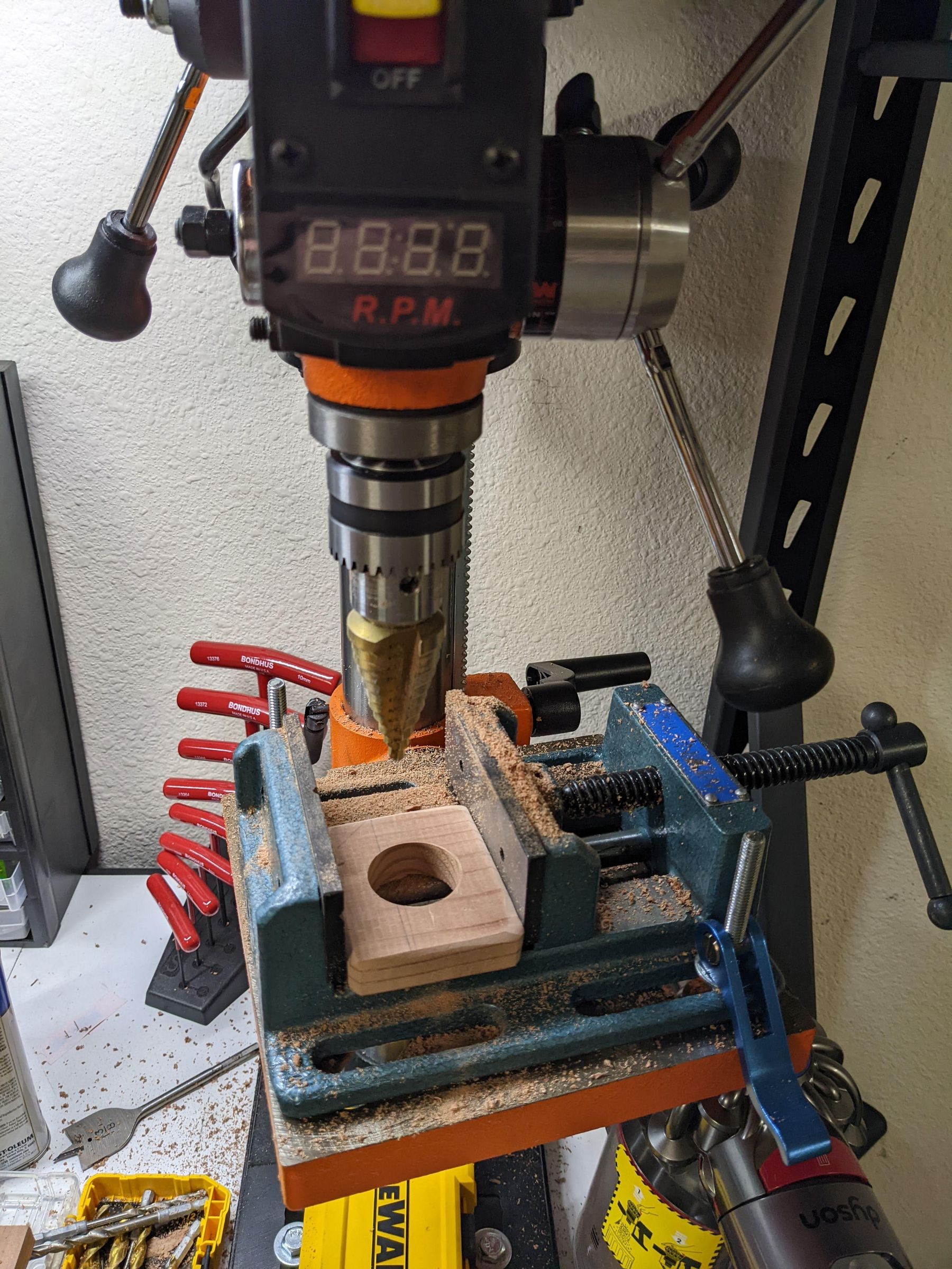Entire Dovetailed Birdhouse From One Board : 15 Steps (with Pictures ...