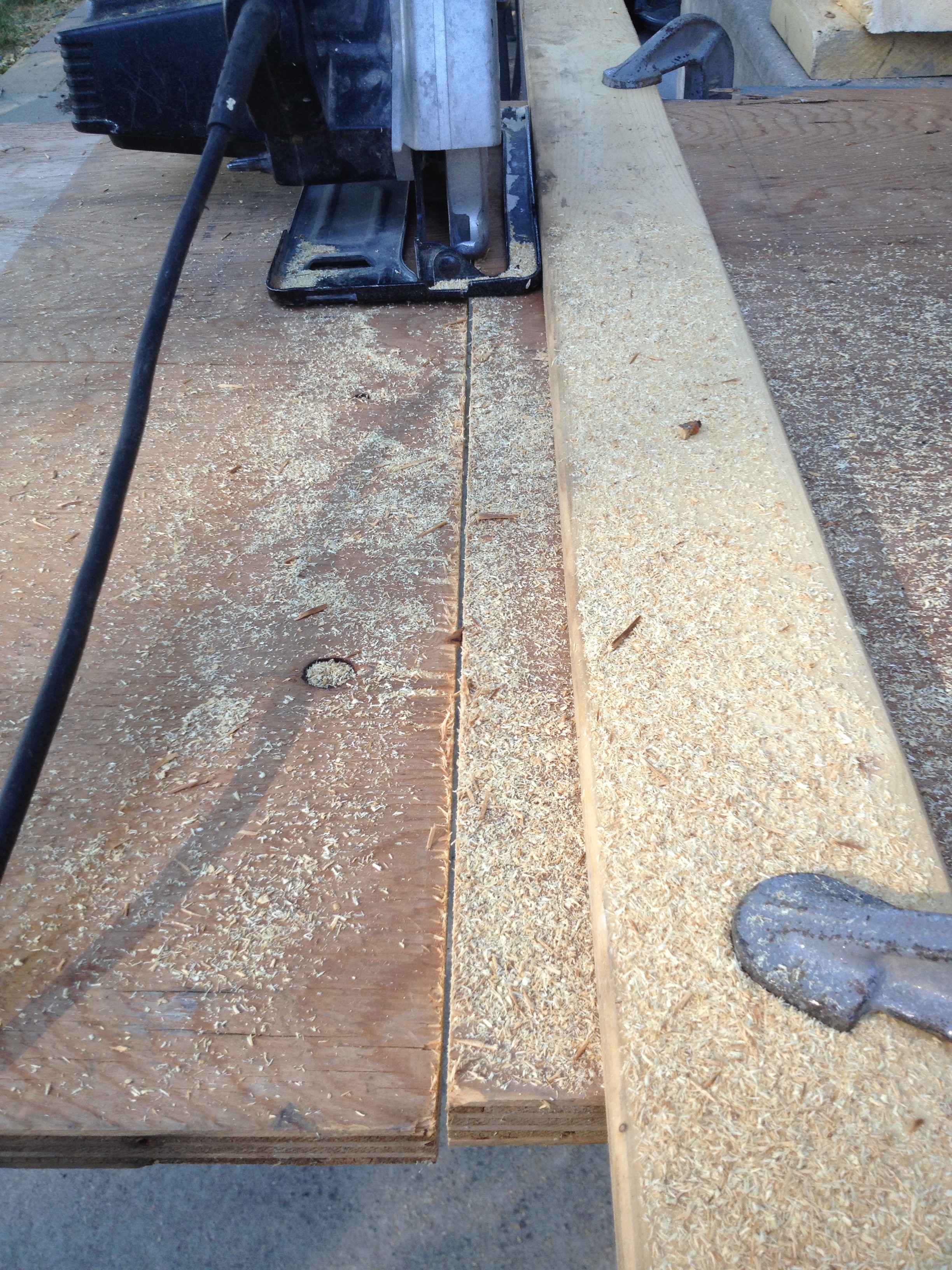 How to Cut a Straight Line Using a Skill Saw or Jig Saw : 4 Steps (with ...