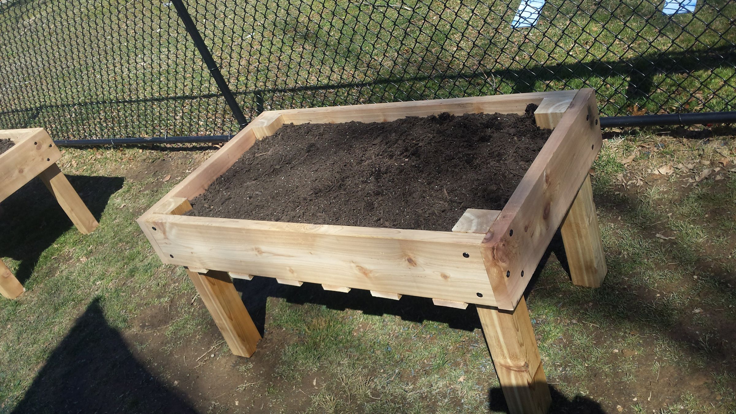 Raised Garden Bed - on Legs! : 3 Steps - Instructables